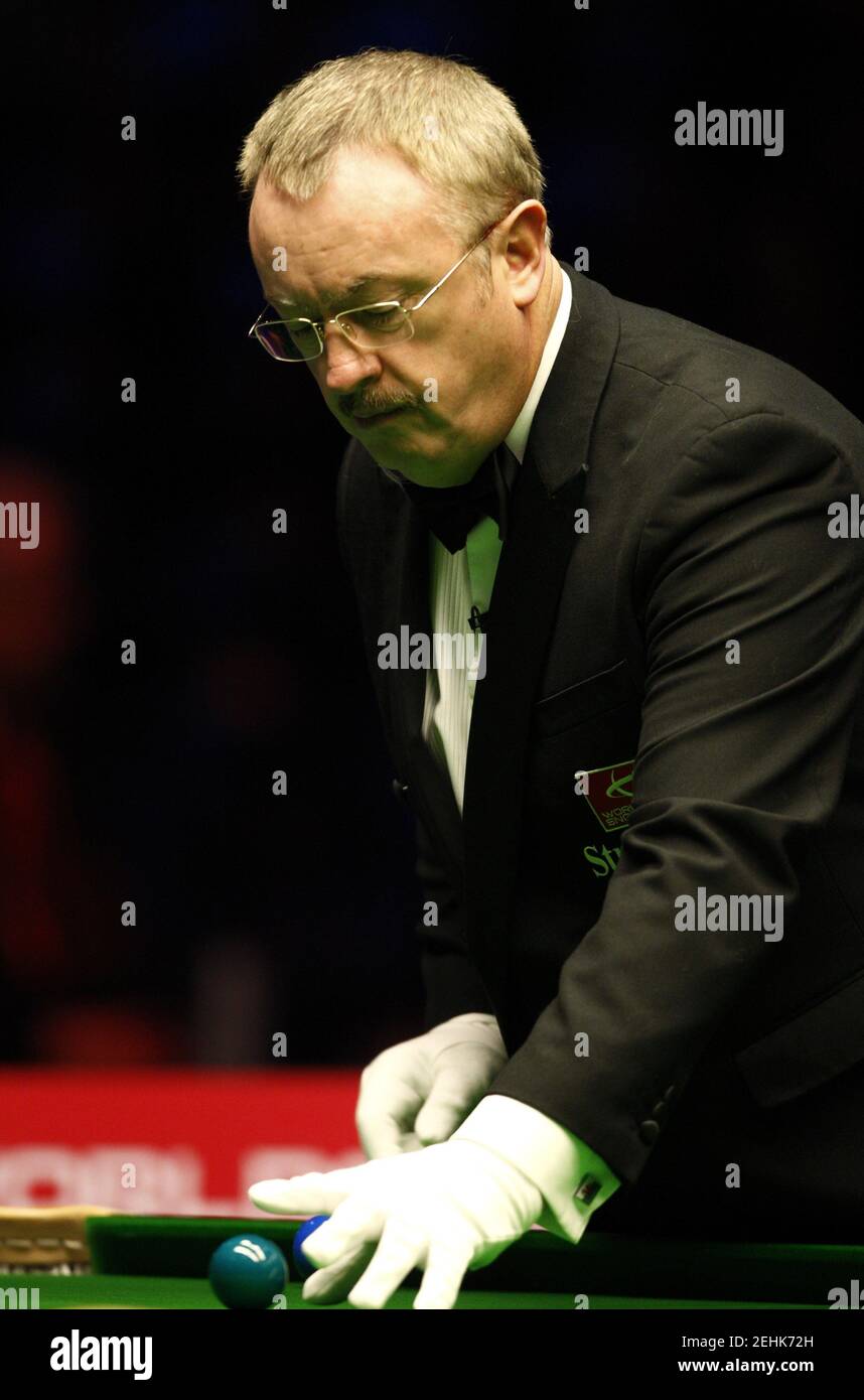 Snooker Referee Stockfotos und -bilder Kaufen - Alamy