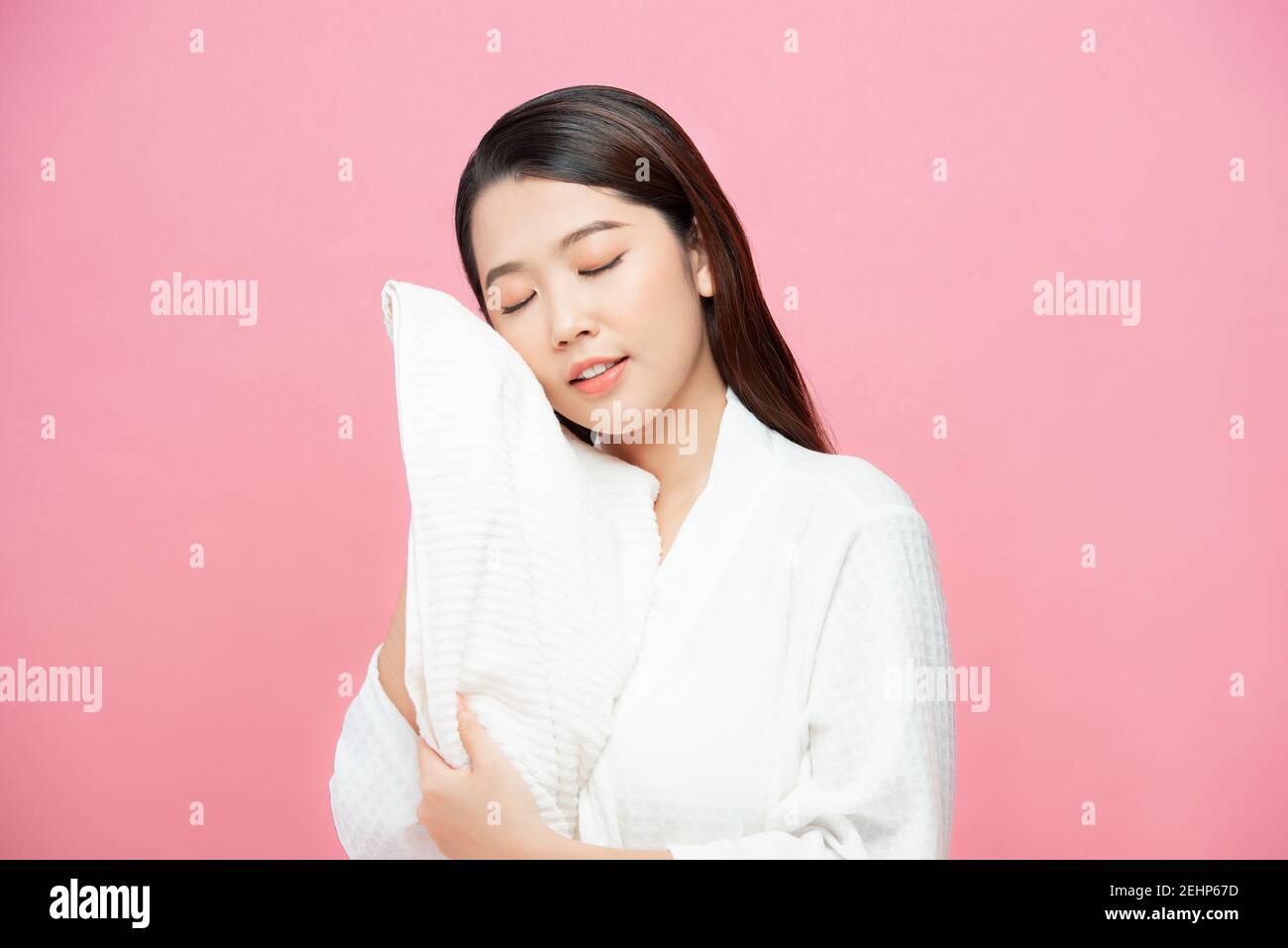 Duschende frauen -Fotos und -Bildmaterial in hoher Auflösung – Alamy