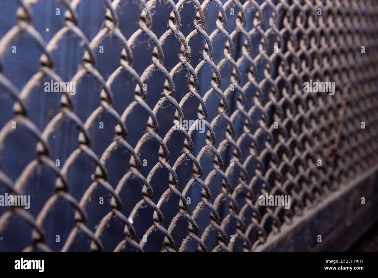 Metallgitter hintergrund -Fotos und -Bildmaterial in hoher Auflösung ...