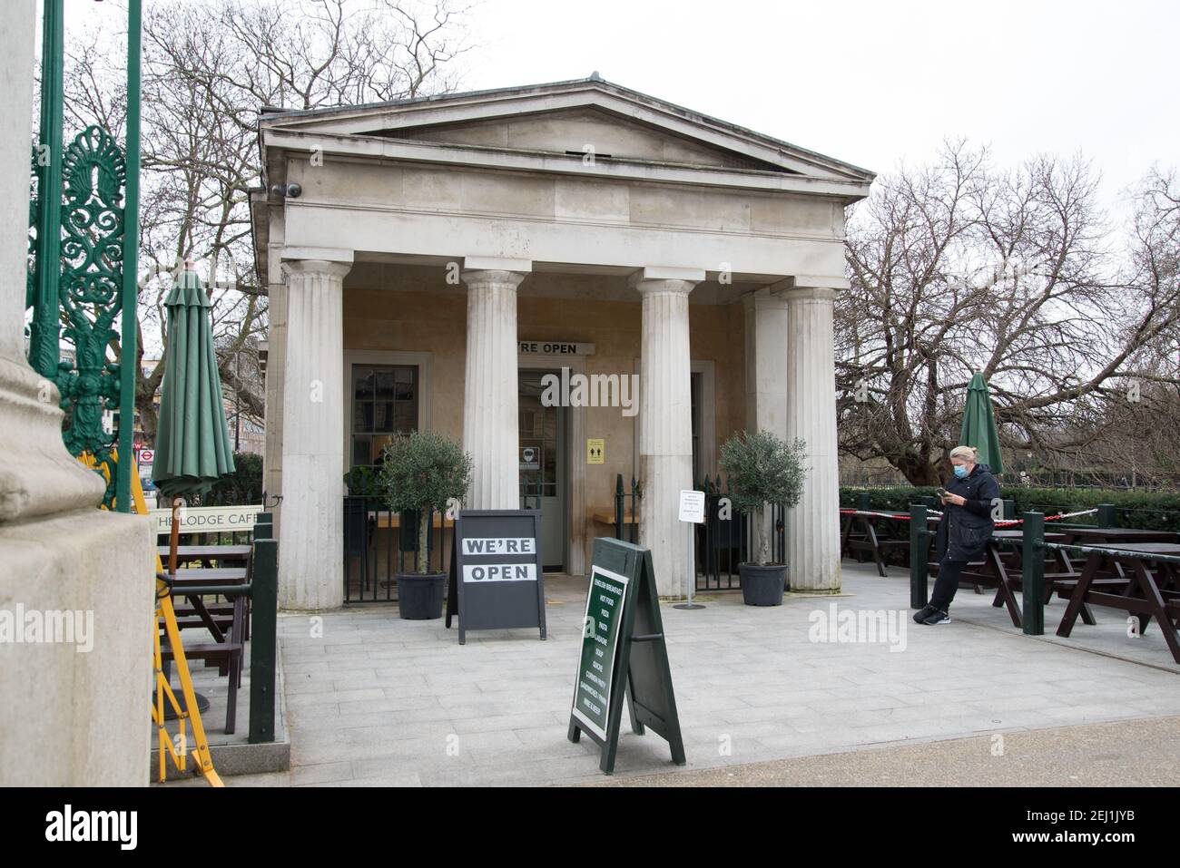 Hyde park corner lodge -Fotos und -Bildmaterial in hoher Auflösung – Alamy