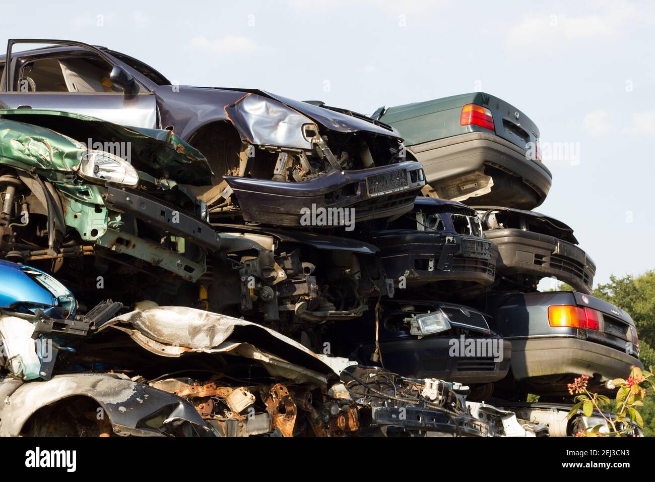 Kaputte autos -Fotos und -Bildmaterial in hoher Auflösung – Alamy