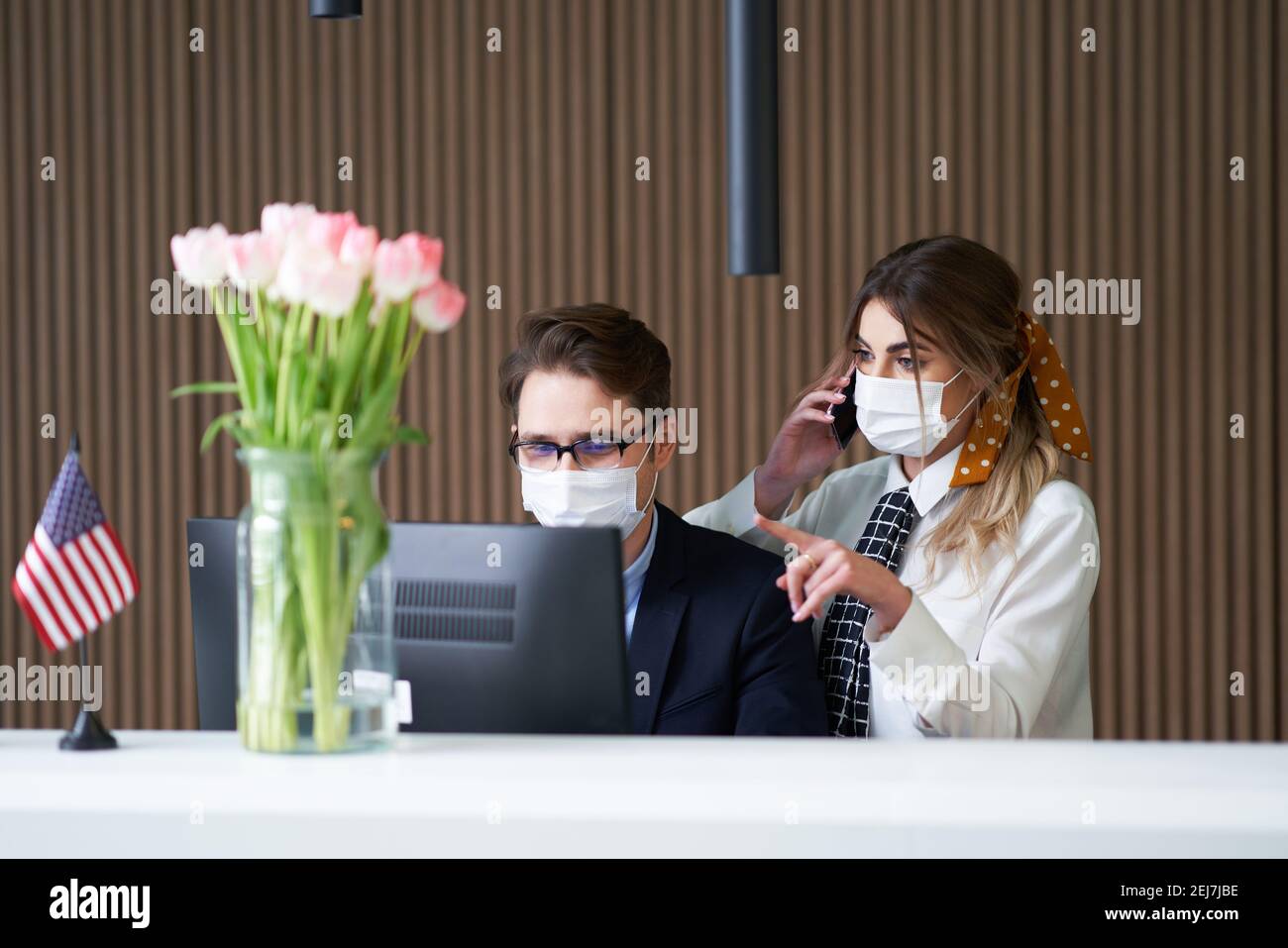 Portrait male receptionist hotel front -Fotos und -Bildmaterial in ...