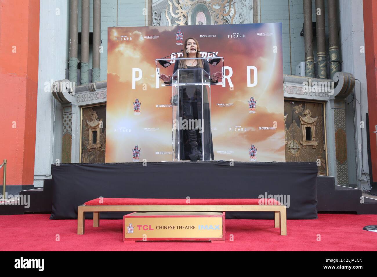 Marina Sirtis spricht bei Sir Patrick Stewart Hands & Footprints ...