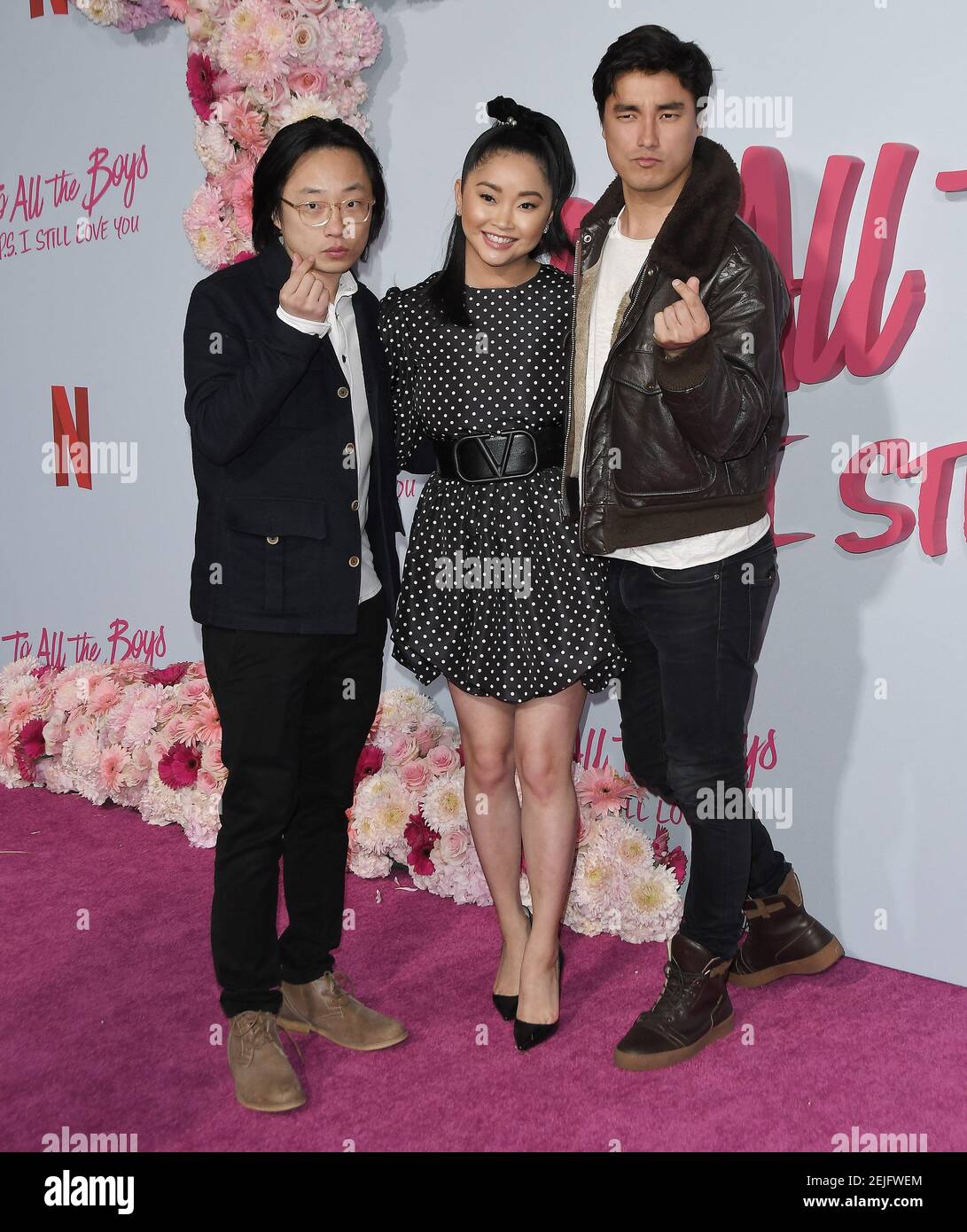 (L-R) Jimmy O. Yang, Lana Condor und Remy HII im Netflix's AN ALLE ...