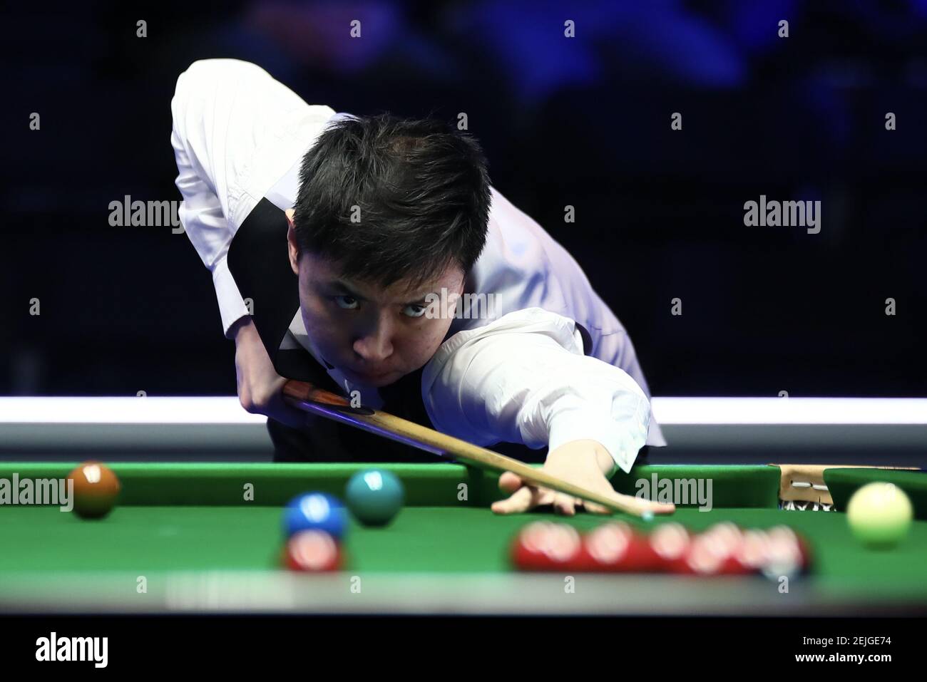 Xiao Guodong aus China schießt bei der zweiten Runde des World Grand ...