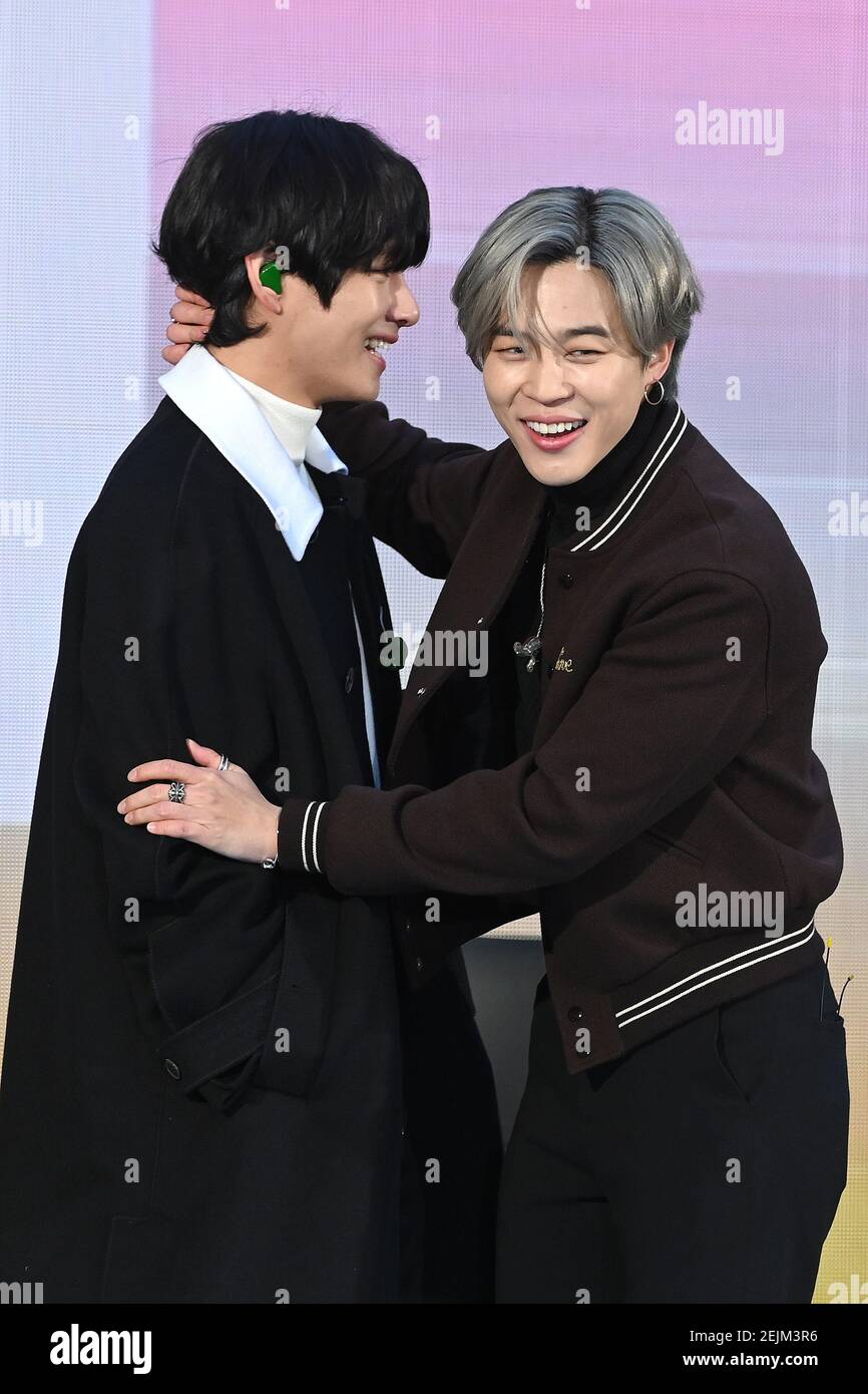 L R Die K Pop Band Bts Mitglieder Kim Tae Hyung Auch Bekannt Als V