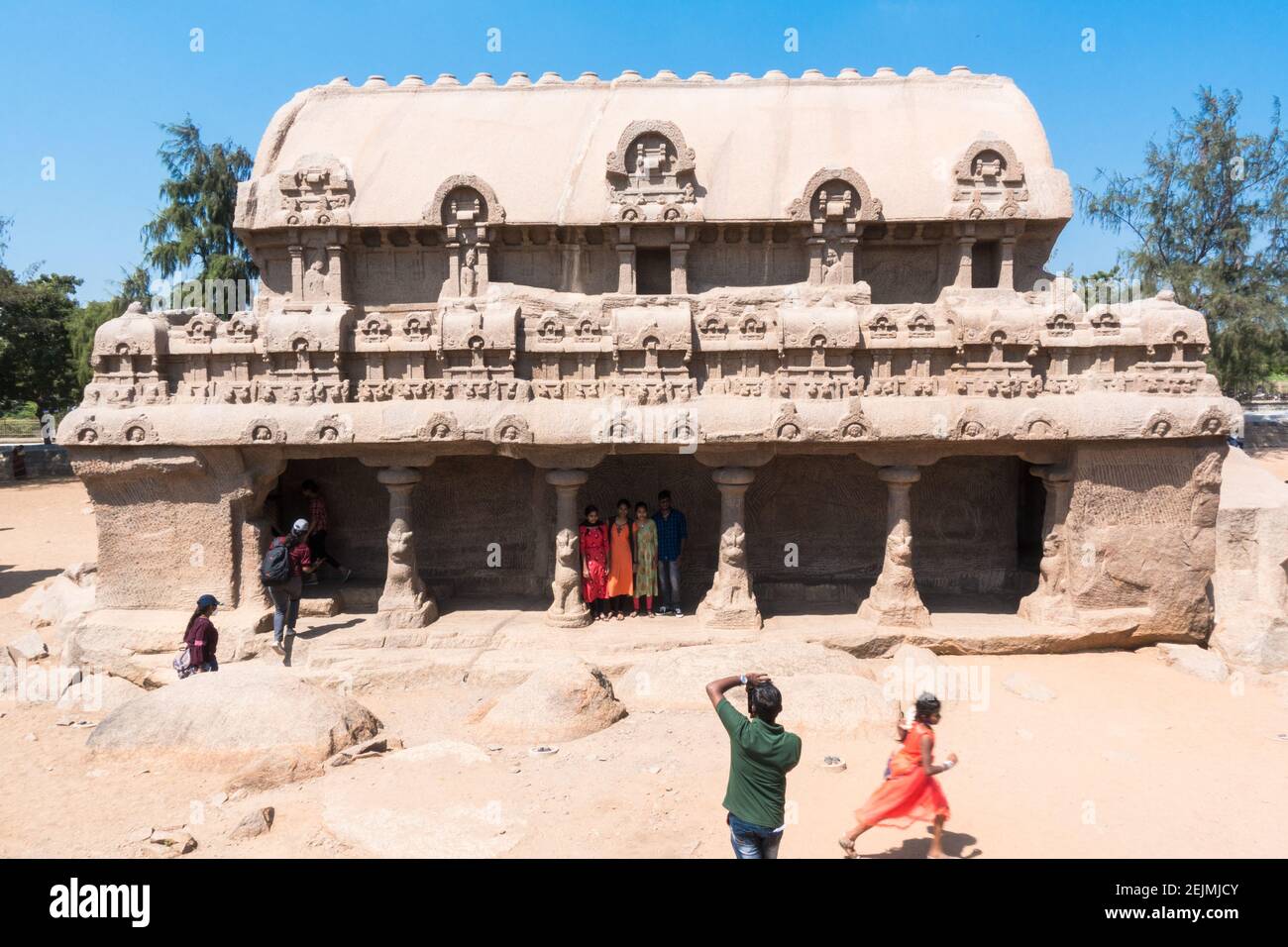 Monolithic sculptures -Fotos und -Bildmaterial in hoher Auflösung – Alamy