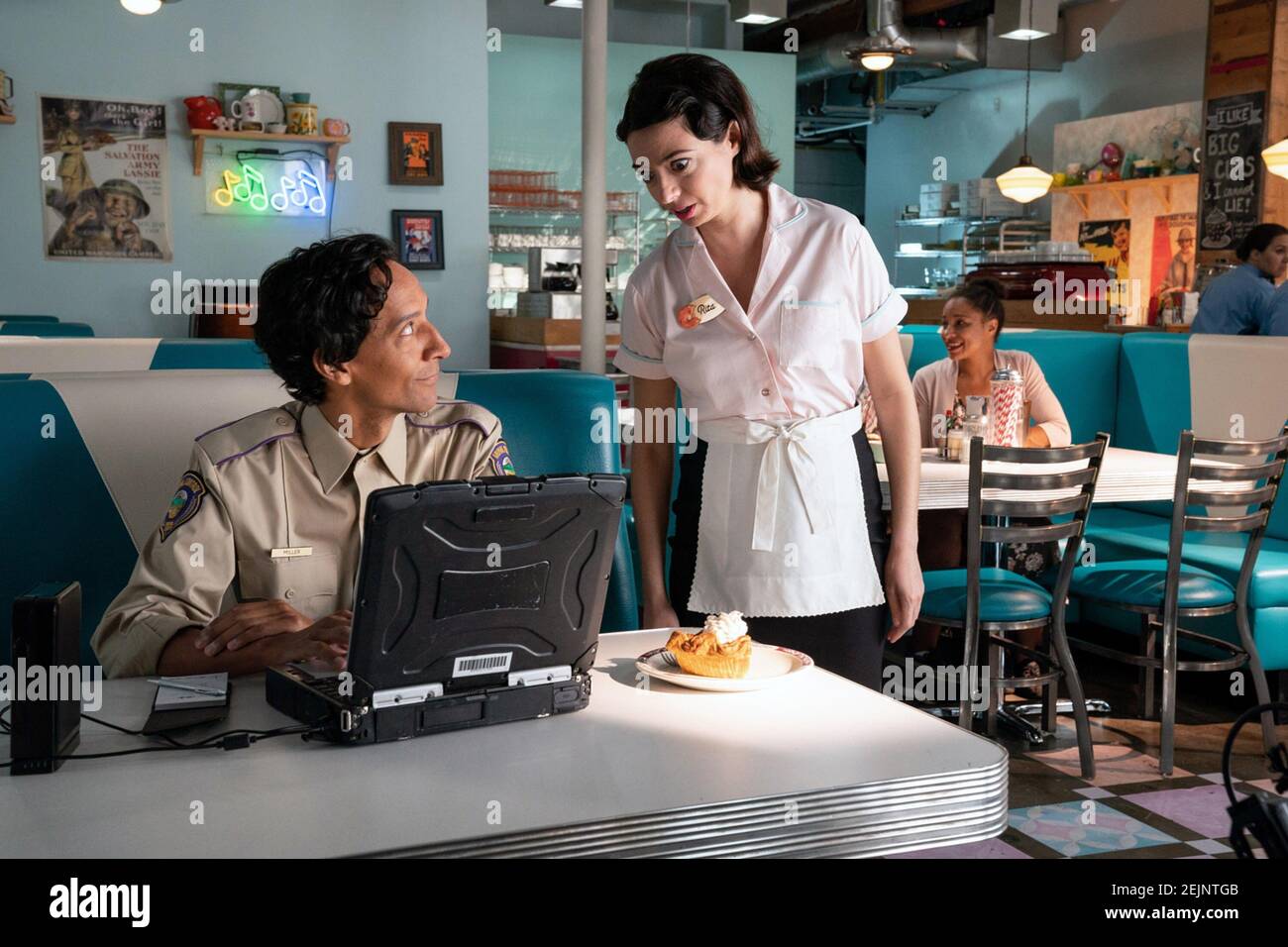 FLORA & ULYSSES, (aka FLORA UND ULYSSES), von links: Danny Pudi, Kate ...