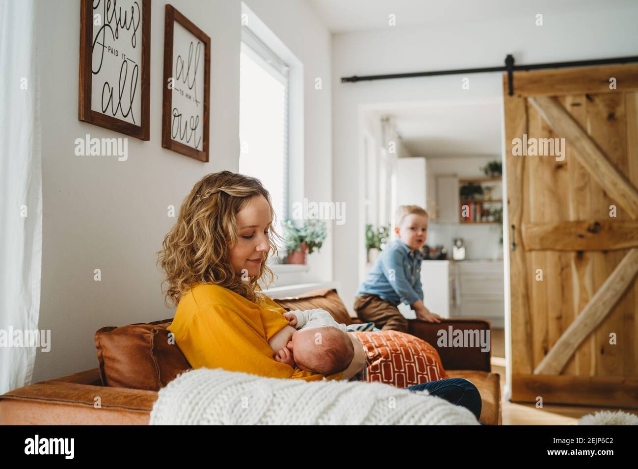 Stillendes Baby Der Mutter Stockfotos und -bilder Kaufen - Alamy