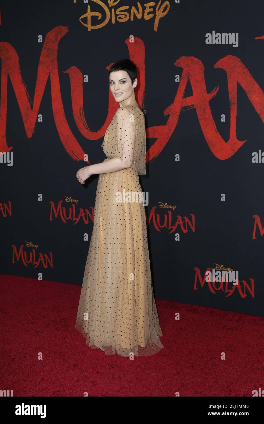 Jaimie Alexander beim Spaziergang auf dem roten Teppich bei der ...