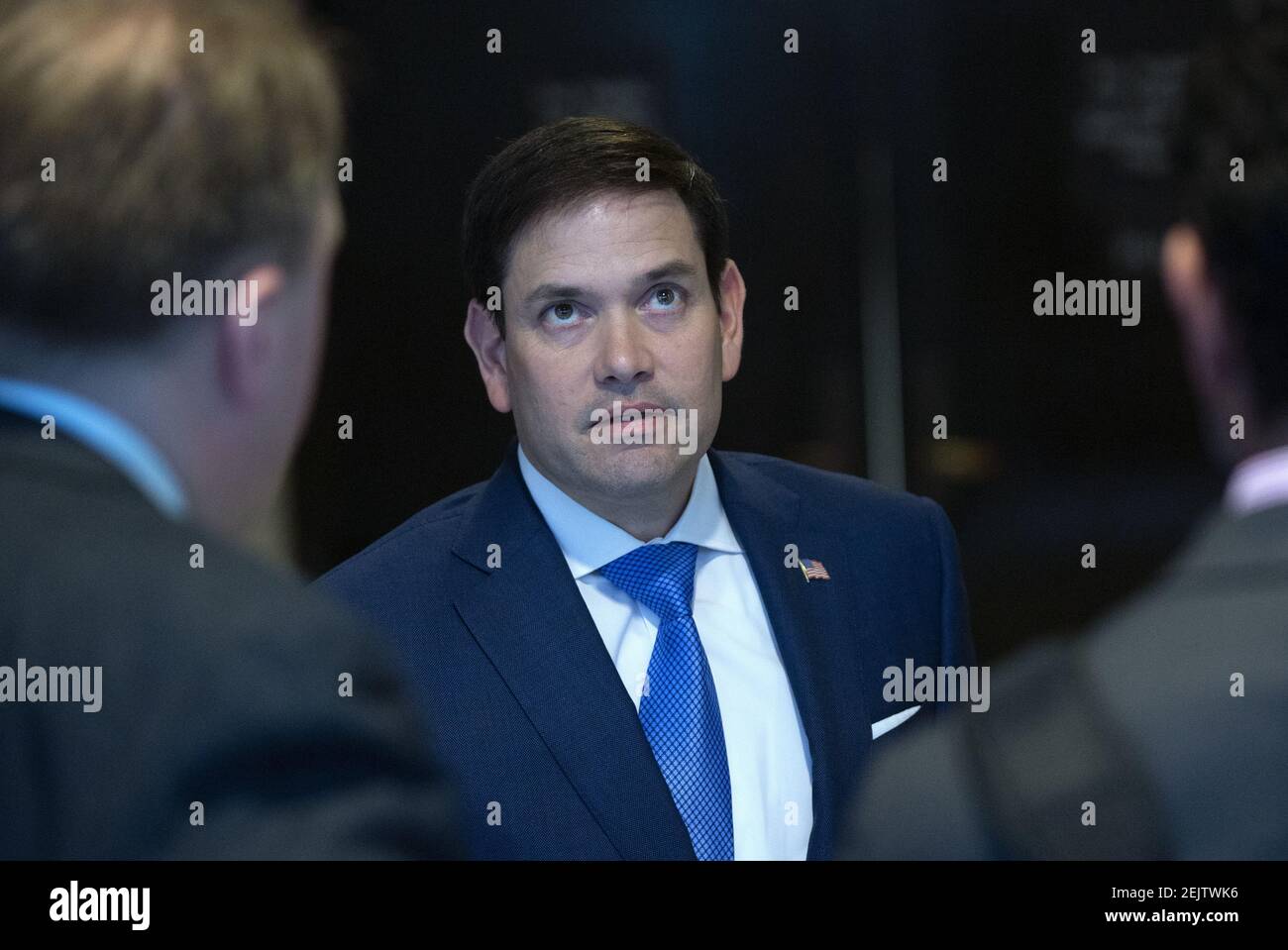 US-Senator Marco Rubio (Republikaner von Florida) spricht mit Mitgliedern der Medien, als er ...