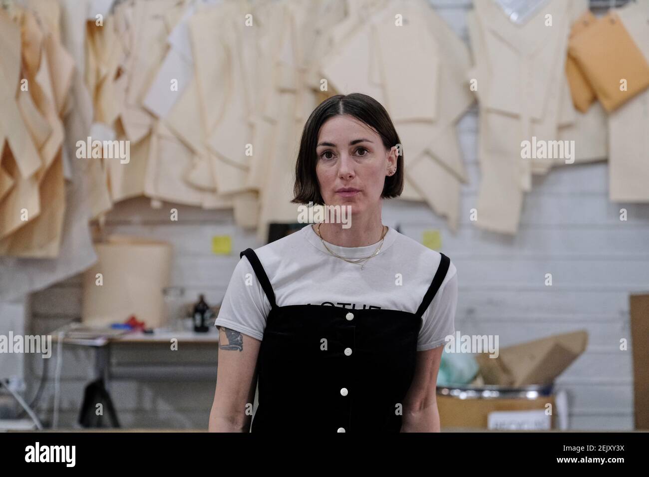 Die Besitzerin der Portland Garment Factory, Britt Howard, steht am 1 ...