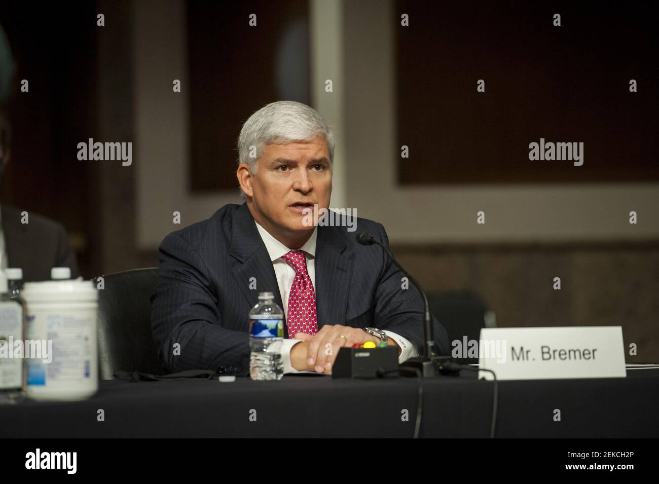 Louis W. Bremer aus Connecticut erscheint vor einer Anhörung des ...