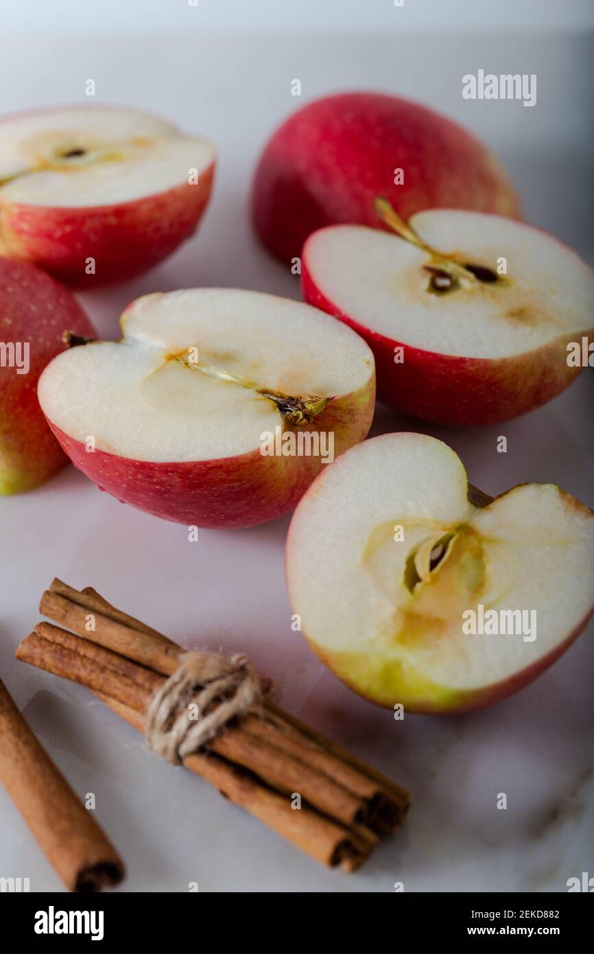 Apfel Ganz Stockfotos und -bilder Kaufen - Alamy