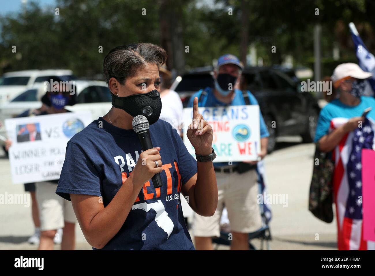 Kongresskandidat Pam Keith, der gegen den Republikaner Brian Mast ...
