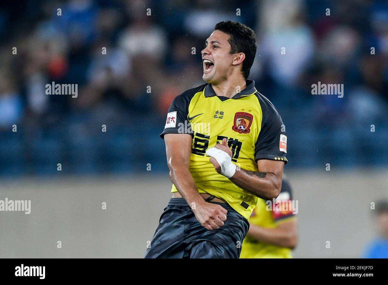 Der in Brasilien geborene chinesische Fußballspieler Elkeson de ...