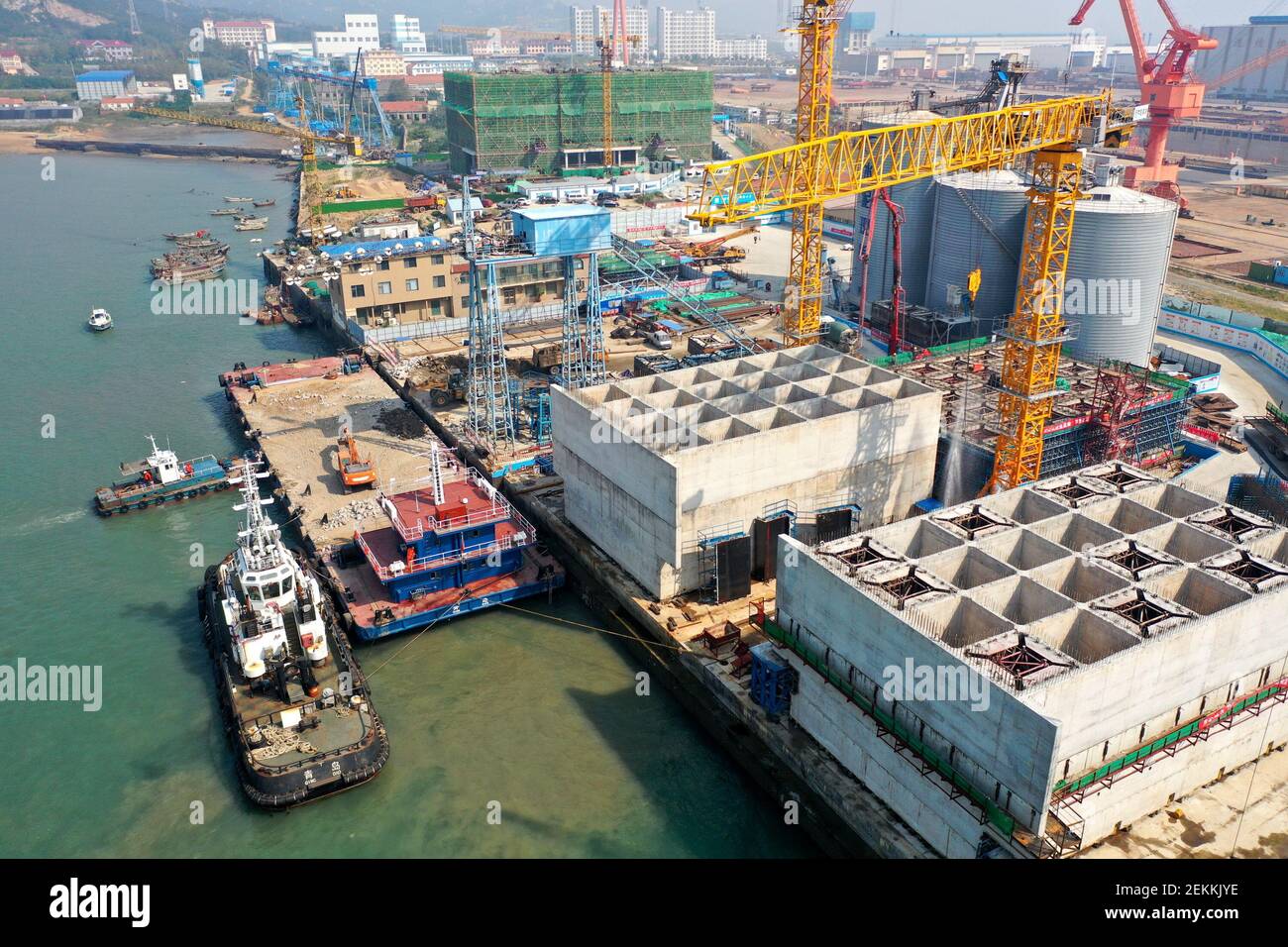 Luftaufnahme des Qingdao Hafens in der Stadt Qingdao, ostchinesische ...