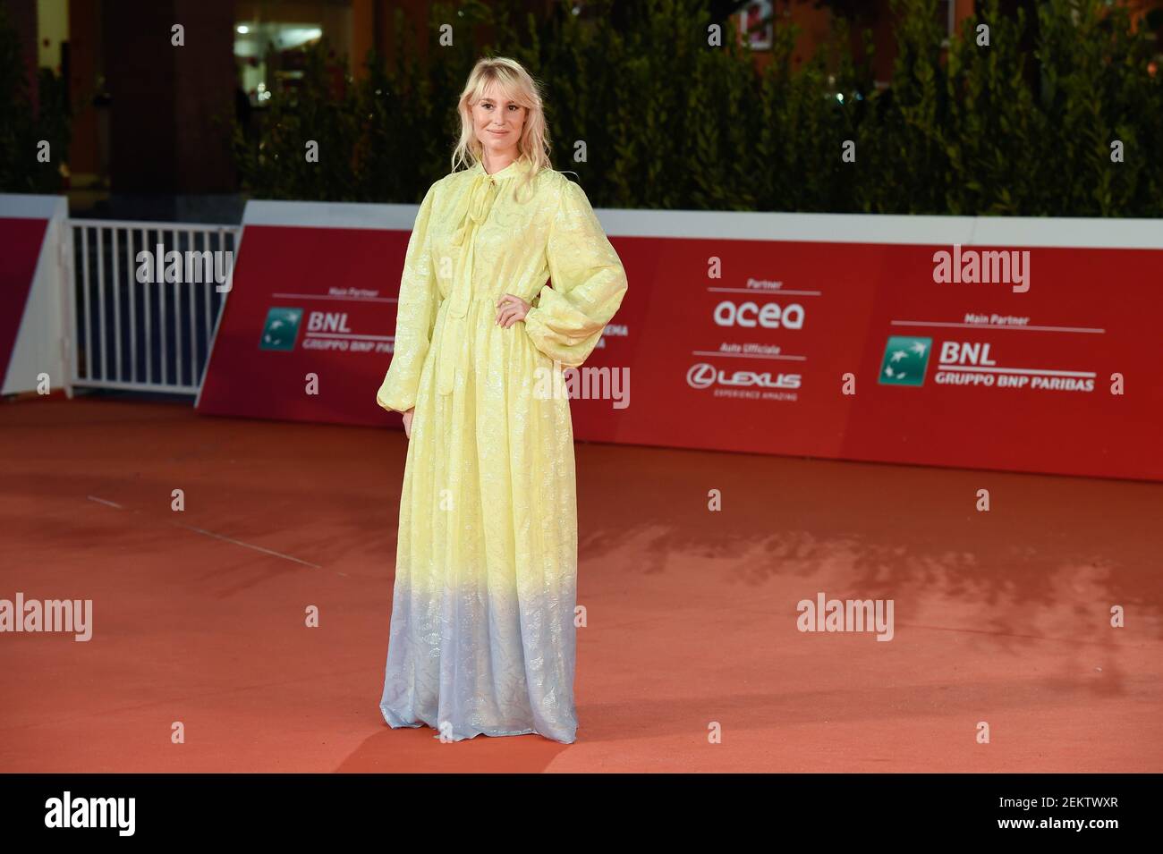 Actress helene reingaard neumann -Fotos und -Bildmaterial in hoher Auflösung – Alamy