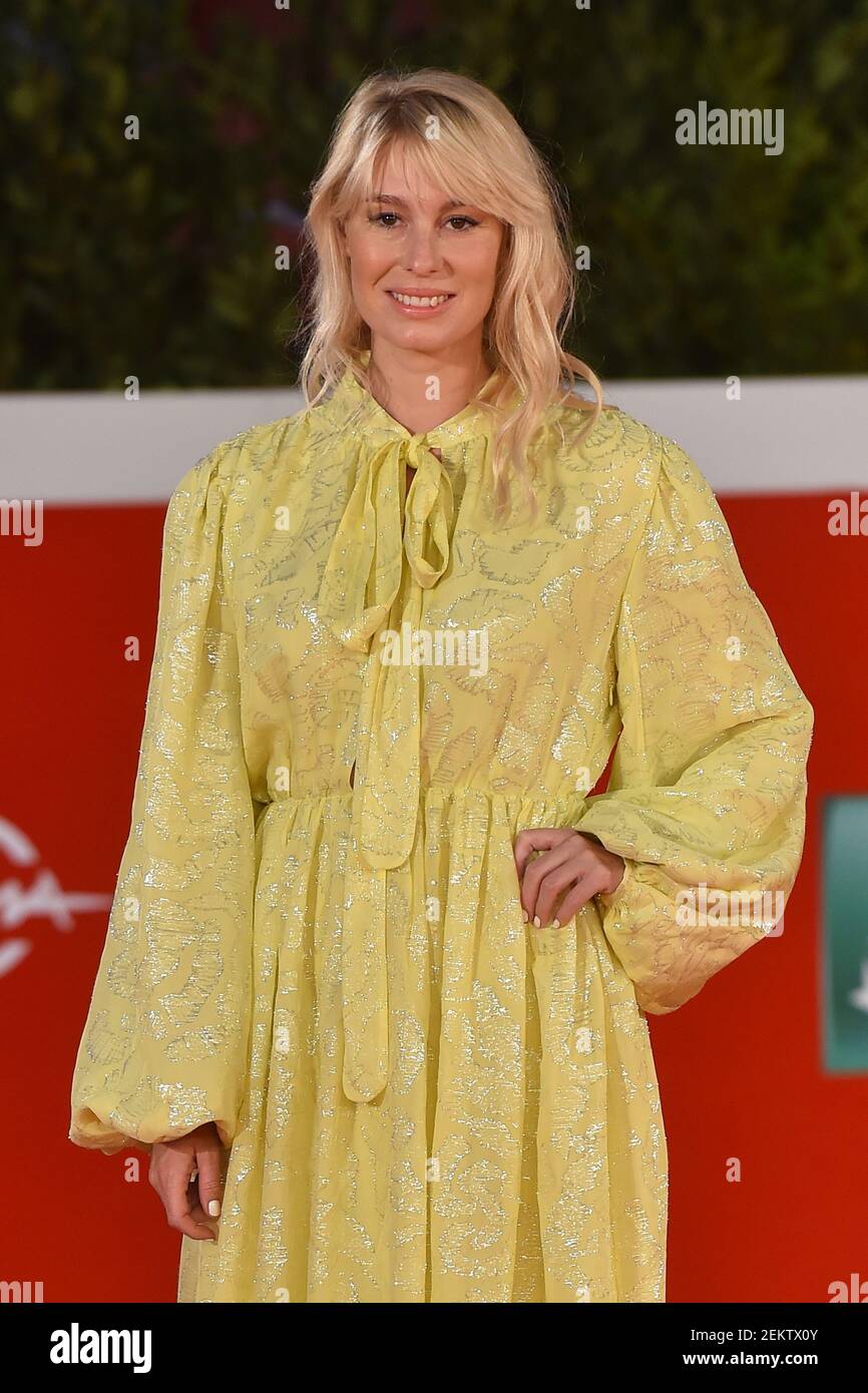 Actress helene reingaard neumann -Fotos und -Bildmaterial in hoher Auflösung – Alamy