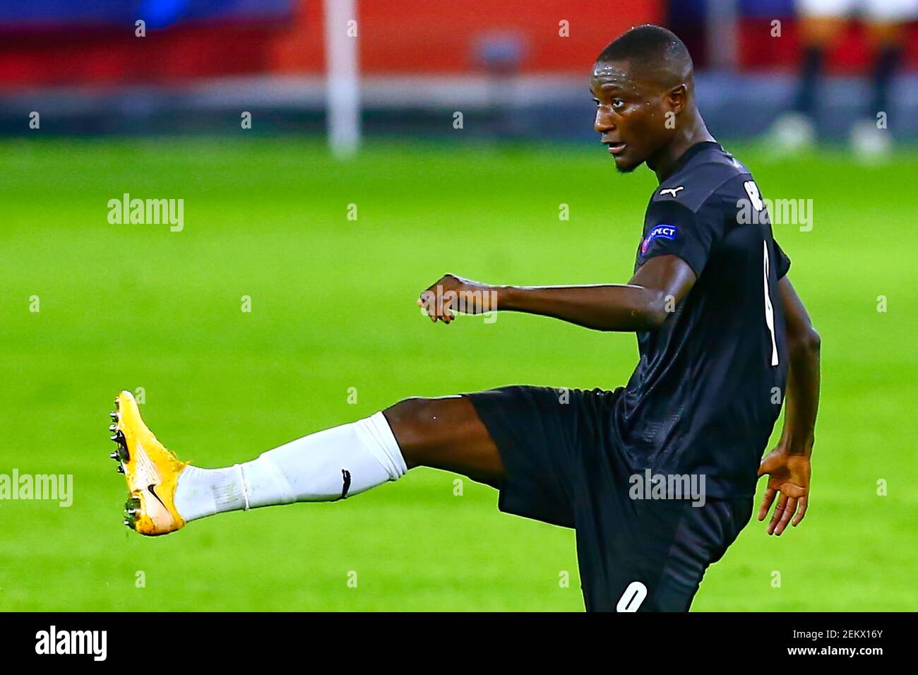Serhou Guirassy aus Rennes während des Champions-League-Spiels spielte ... Serhou Guirassy aus Rennes während des Champions-League-Spiels spielte ...