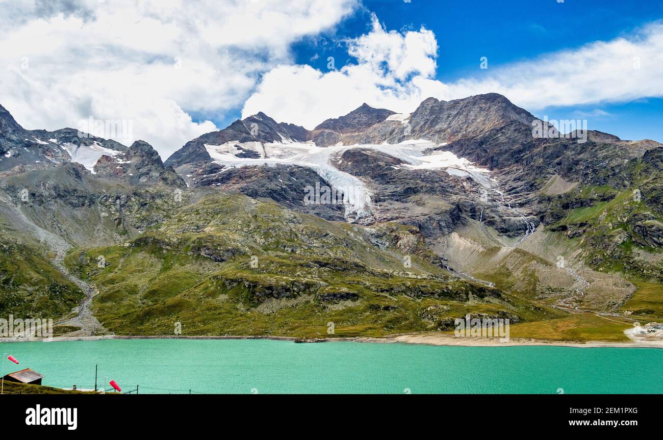 Lago bianco engadin -Fotos und -Bildmaterial in hoher Auflösung – Alamy