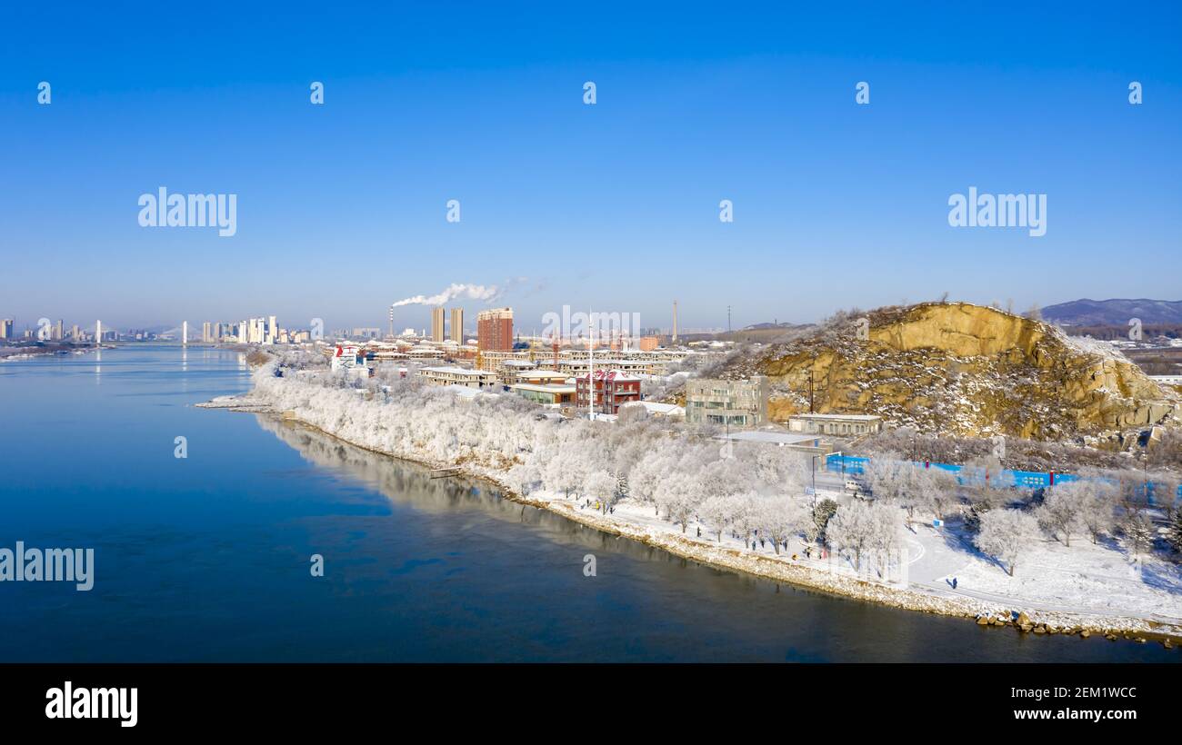 Jilin, CHINA-November 23, 2020, Jilin, Jilin Stadt songhua River Bank ...