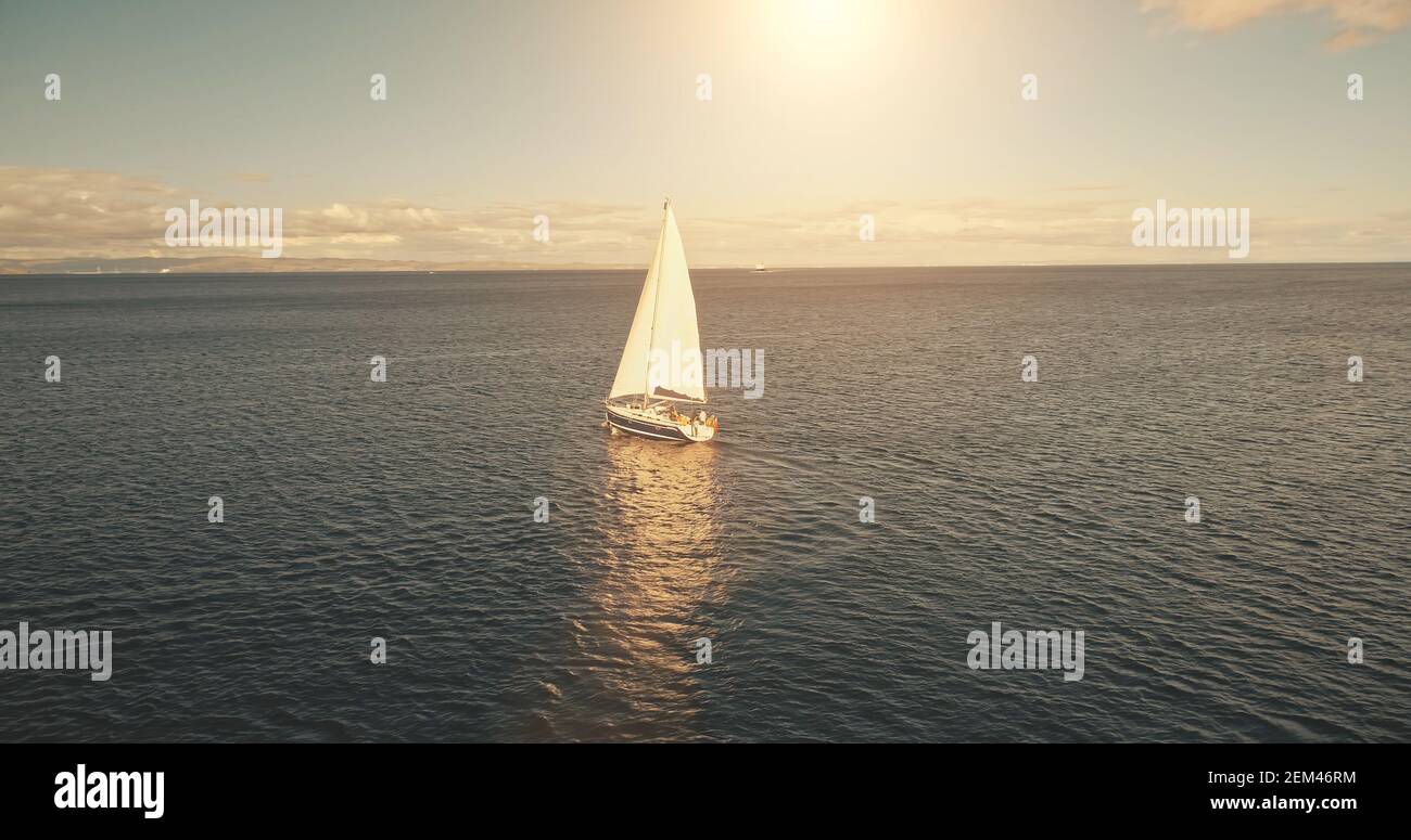 Boot in der sonne -Fotos und -Bildmaterial in hoher Auflösung – Alamy