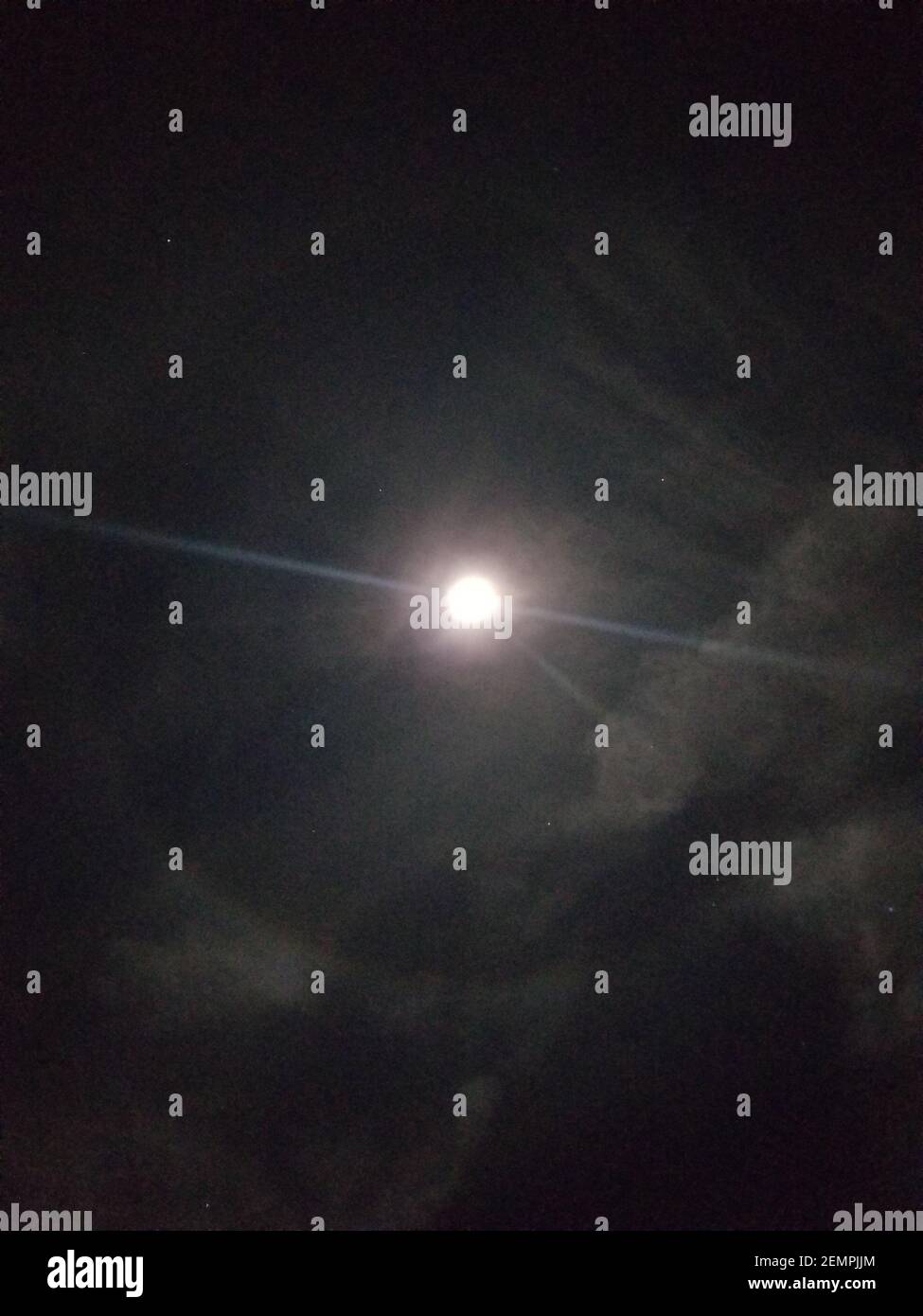 Ring um den mond -Fotos und -Bildmaterial in hoher Auflösung – Alamy