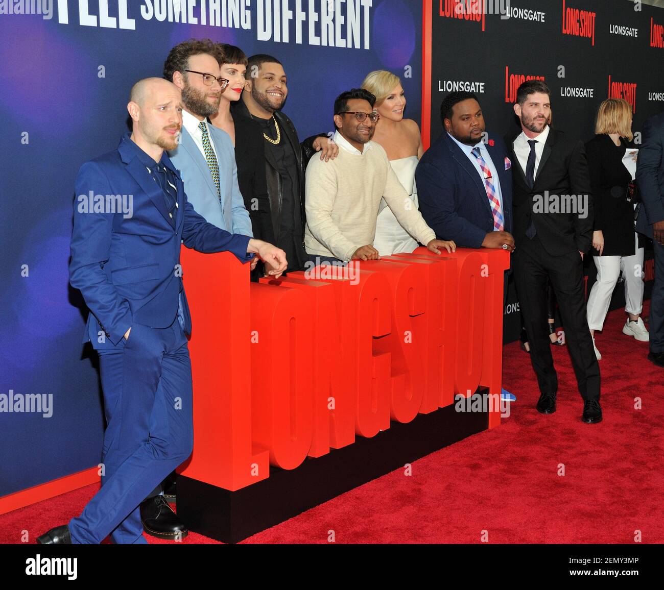 Besetzung von Long Shot, L-R: Anton Koval, Seth Rogen, Charlize Theron, O'Shea Jackson, Ravi ...