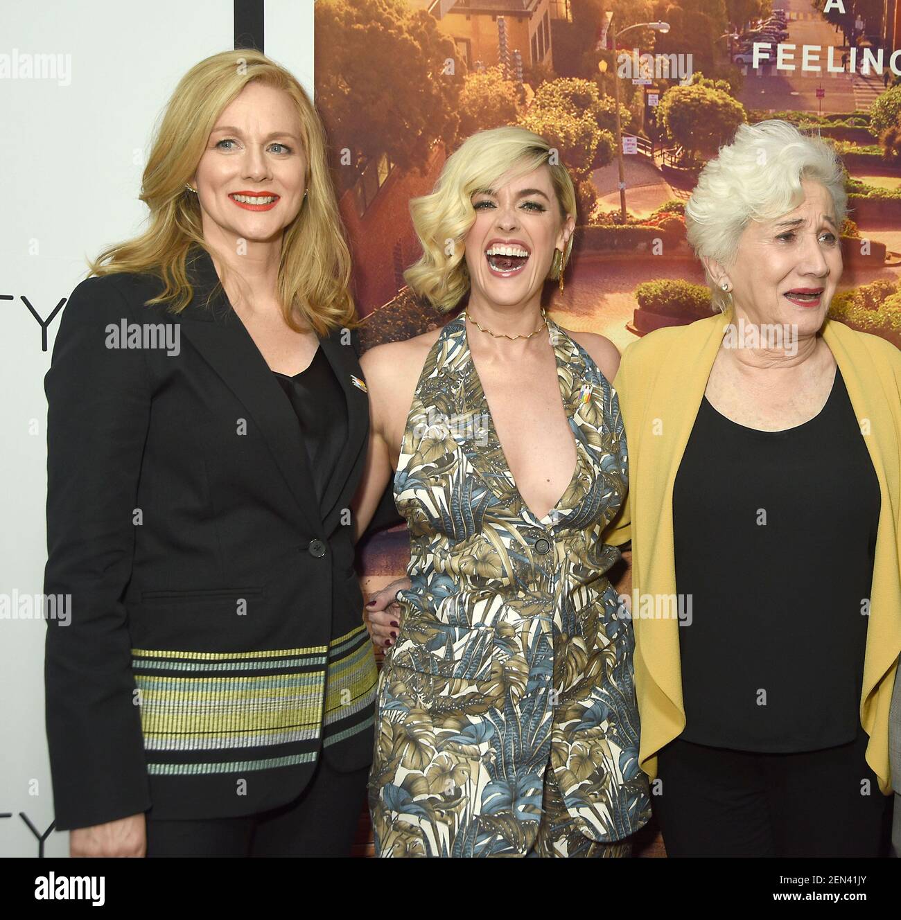 Schauspieler und E/P Laura Linney, Lauren Morelli, Olympia Dukakis bei ...