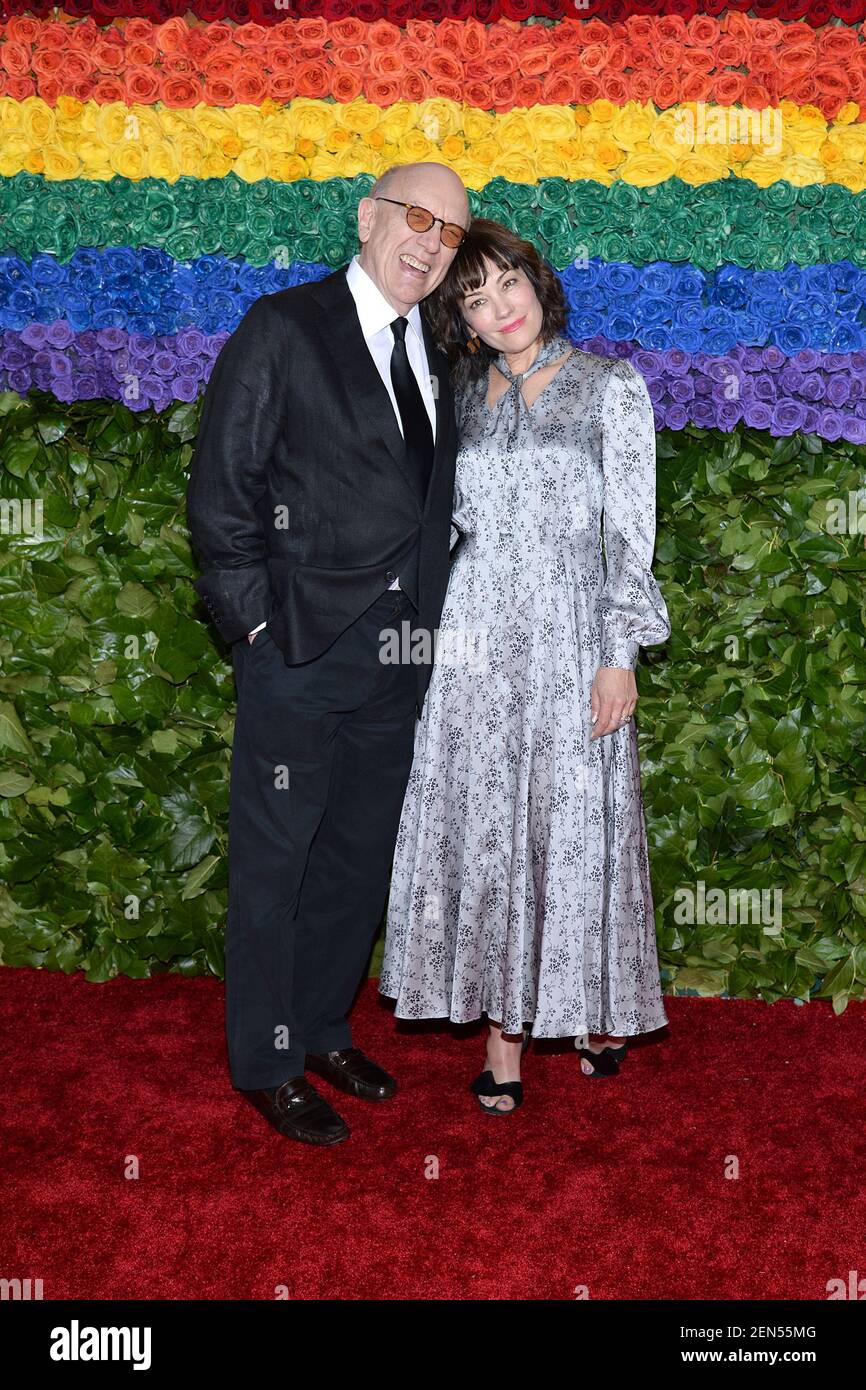 (L-R) Mart Crowley und Natasha Gregson Wagner nehmen an den „Tony ...
