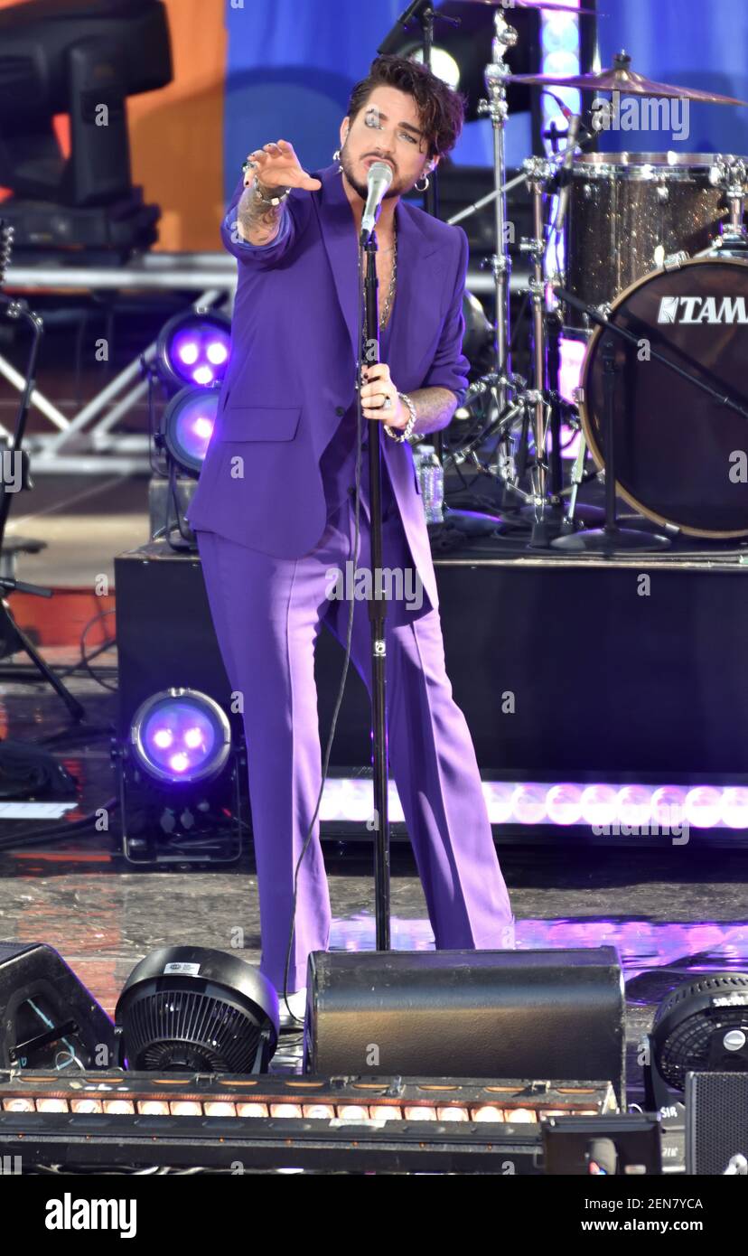 Adam Lambert spielt auf der ABC Good Morning America Summer Concert ...