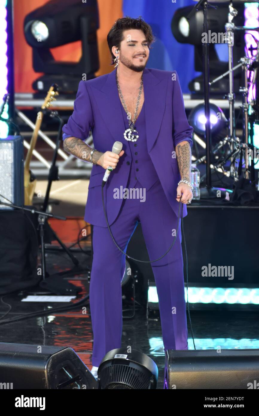 Adam Lambert spielt auf der ABC Good Morning America Summer Concert ...