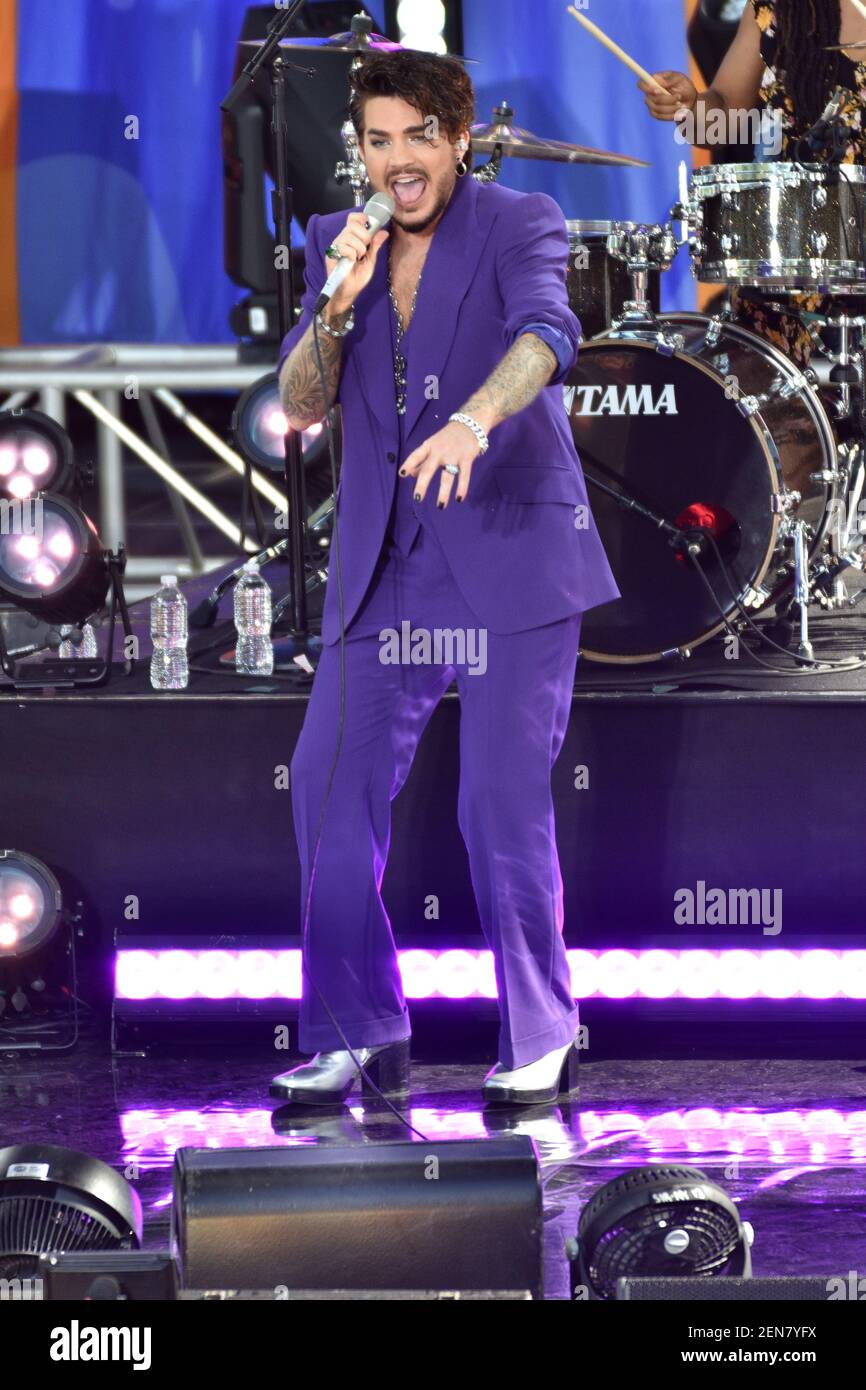 Adam Lambert spielt auf der ABC Good Morning America Summer Concert ...