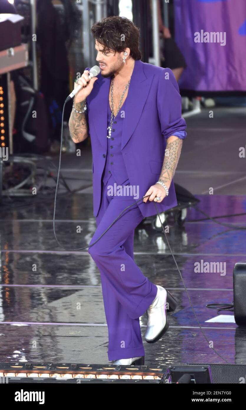 Adam Lambert spielt auf der ABC Good Morning America Summer Concert ...