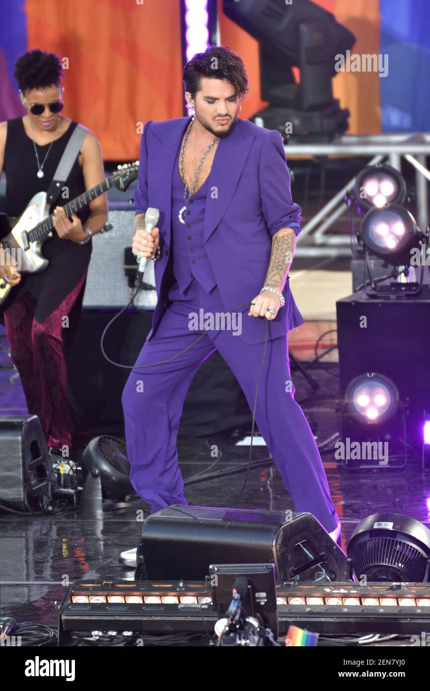 Adam Lambert spielt auf der ABC Good Morning America Summer Concert ...