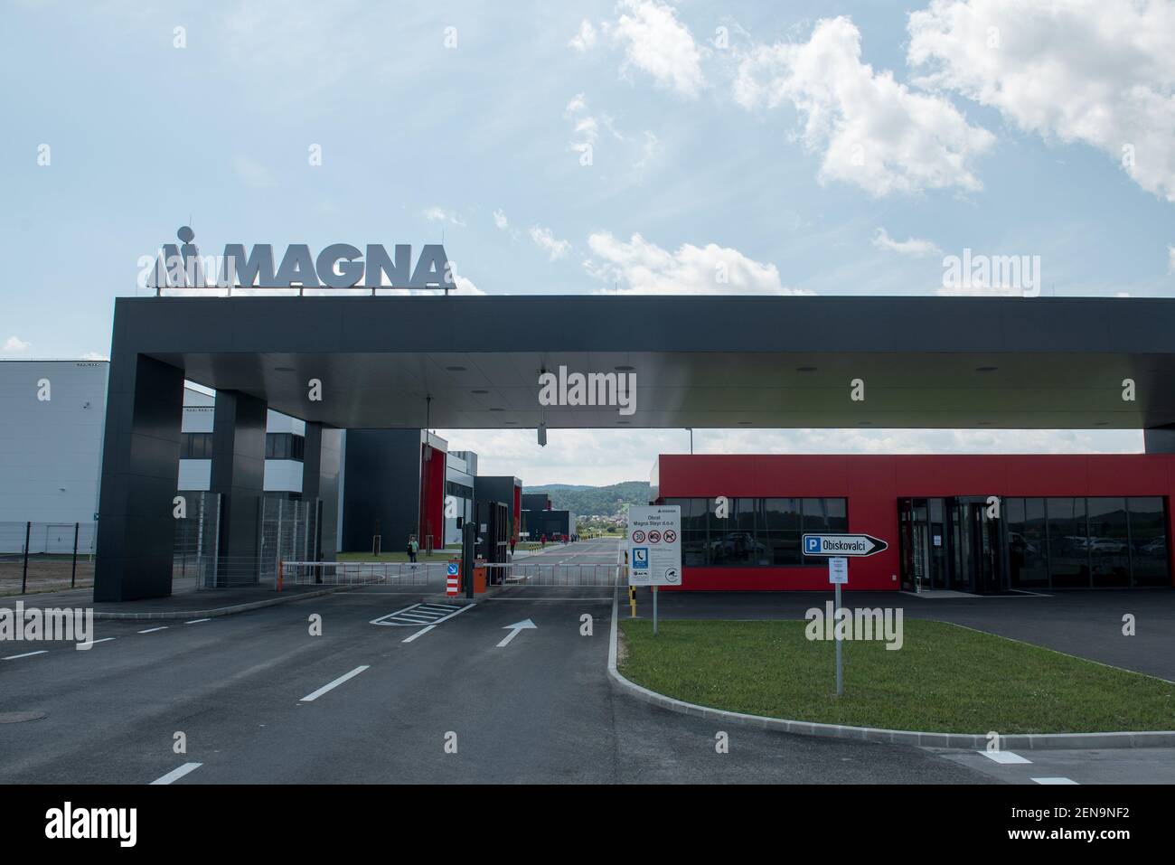 Magna Steyr neue Lackiererei Anlage ist in Hoce abgebildet. Magna Steyr ...