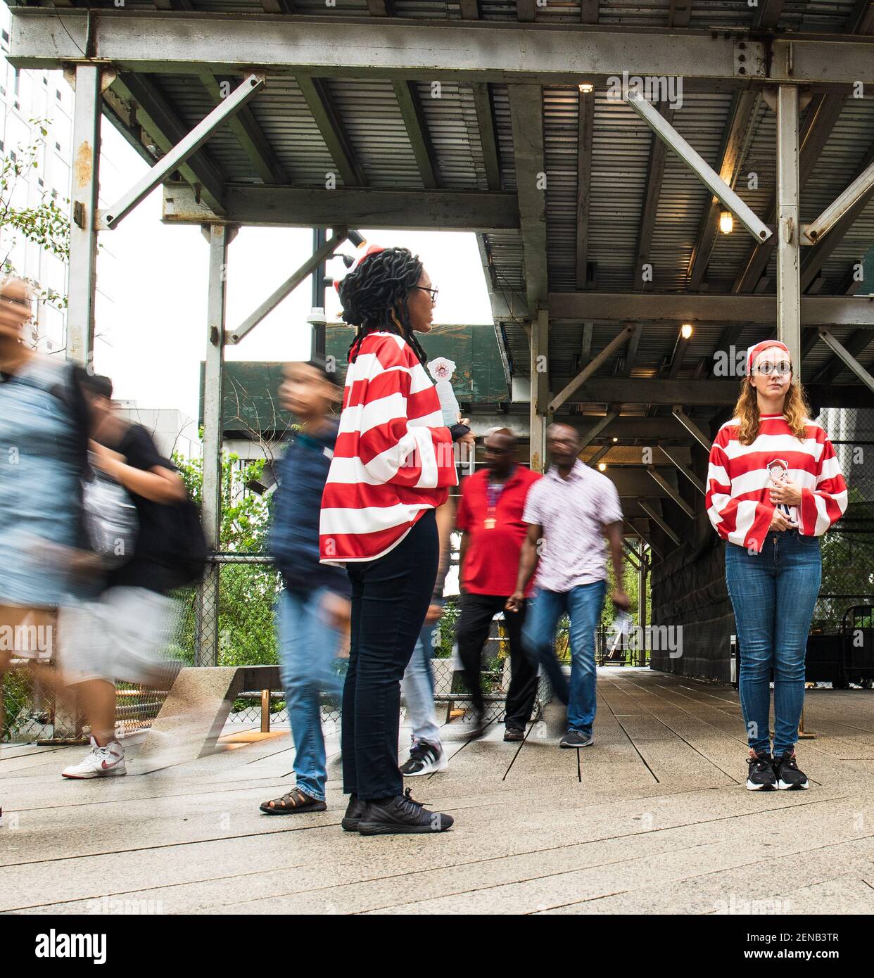 Waldo-Look-Alikes übernehmen NYC zur Feier des National 'Where's Waldo ...