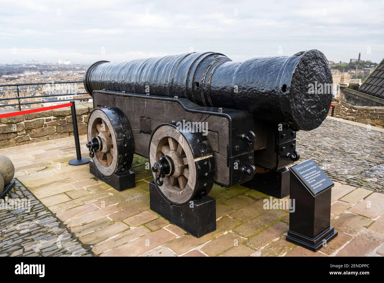 Mons meg cannon edinburgh castle -Fotos und -Bildmaterial in hoher ...