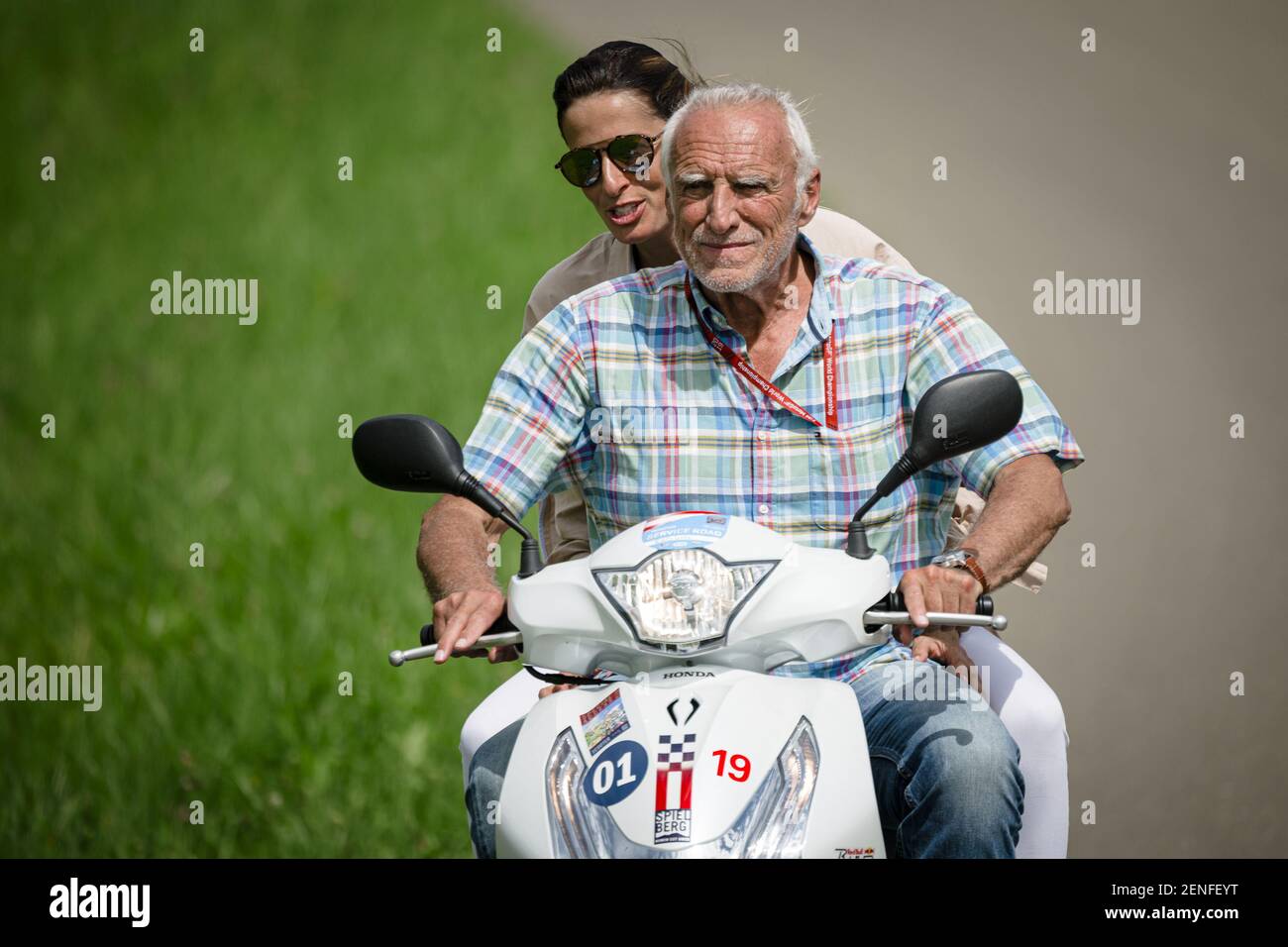 Dietrich Mateschitz, Inhaber von Red Bull, und seine Freundin Marion ...