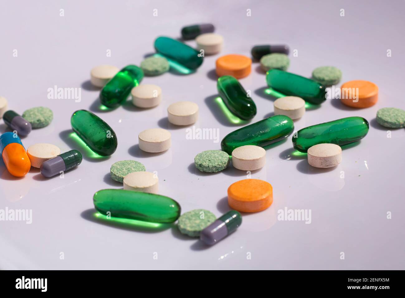 Wallpaper colorful drugs pills -Fotos und -Bildmaterial in hoher ...
