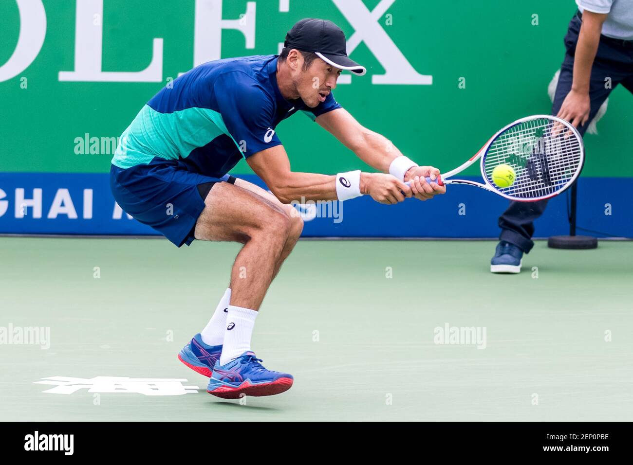 Der chinesische Profi-Tennisspieler Li Zhe tritt beim ersten Lauf der ...