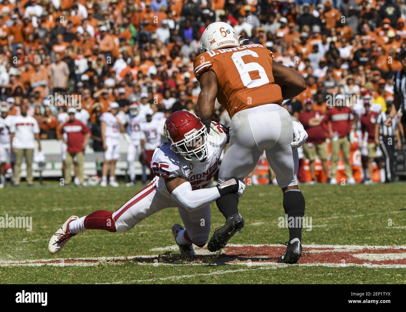Oct 12, 2019: Oklahoma Sooners Safety Justin Broiles #25 bekämpft Texas ...