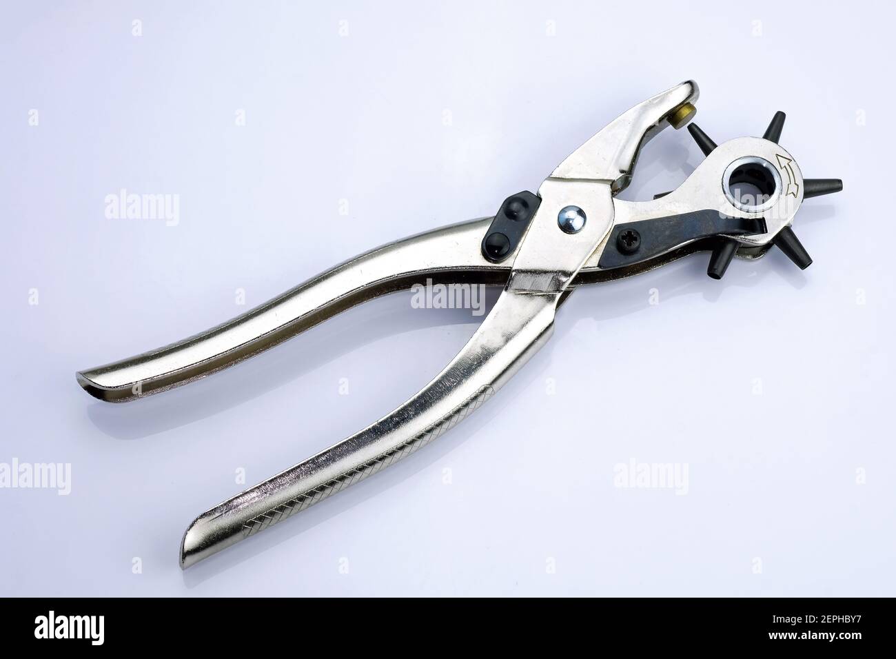 Metall-Lochstanze zum Stanzen von Löchern in Lederwaren. Vorrichtung ...