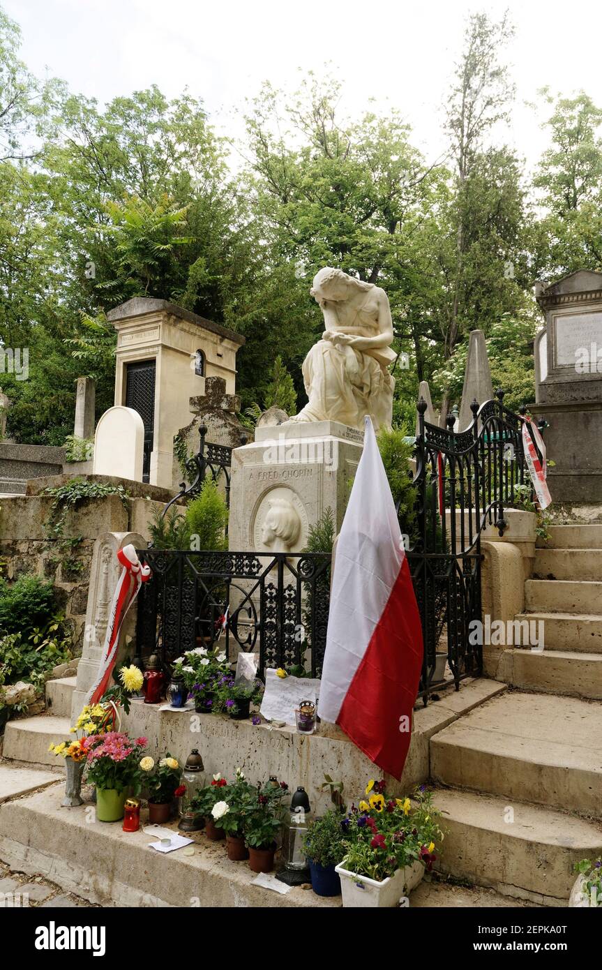 Das Grab von Frédéric Chopin auf dem Friedhof Pierre Lachaise in Paris ...