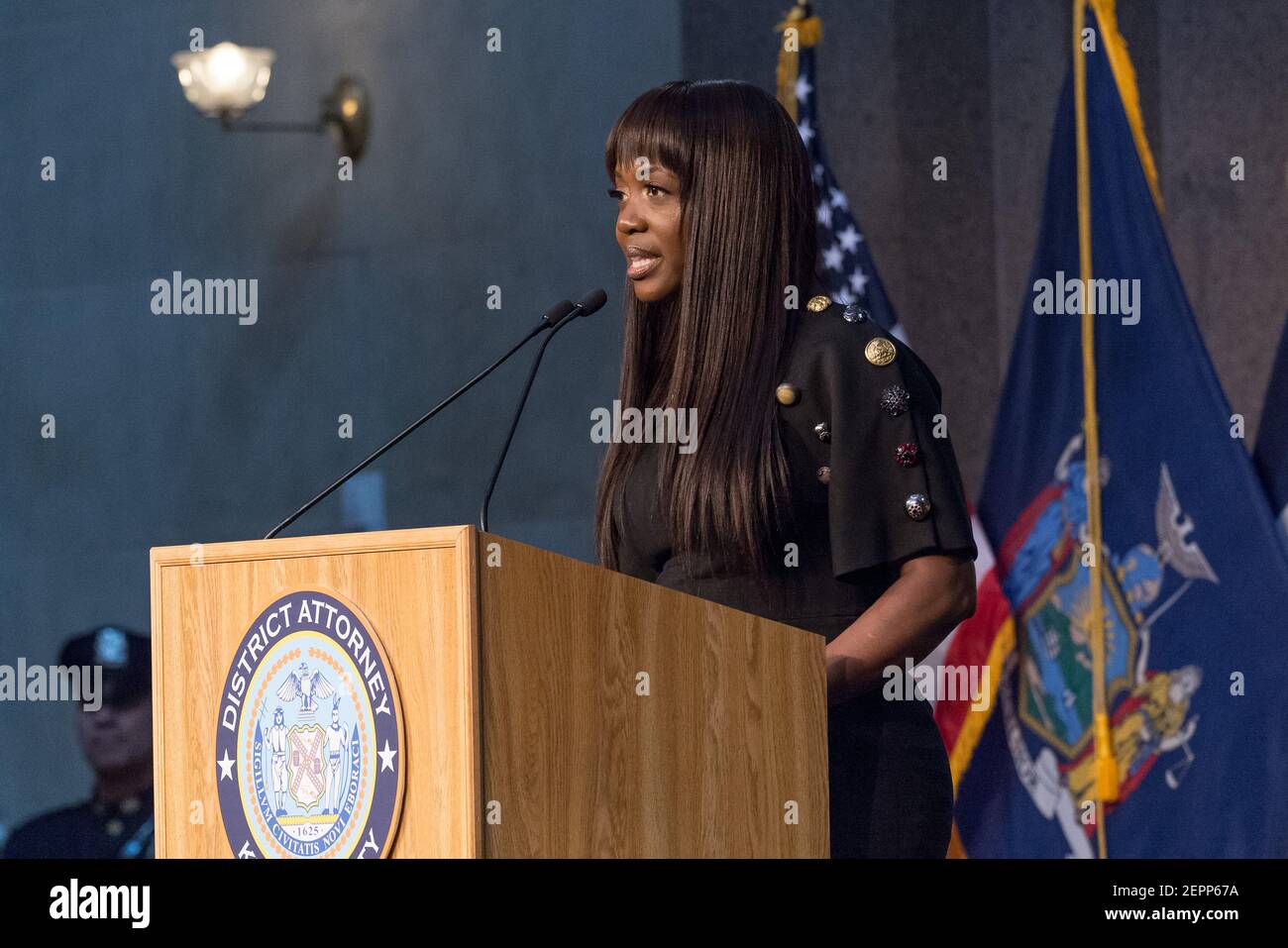 Lu-Shawn Thompson, die Witwe des ehemaligen Brooklyn da Ken Thompson ...