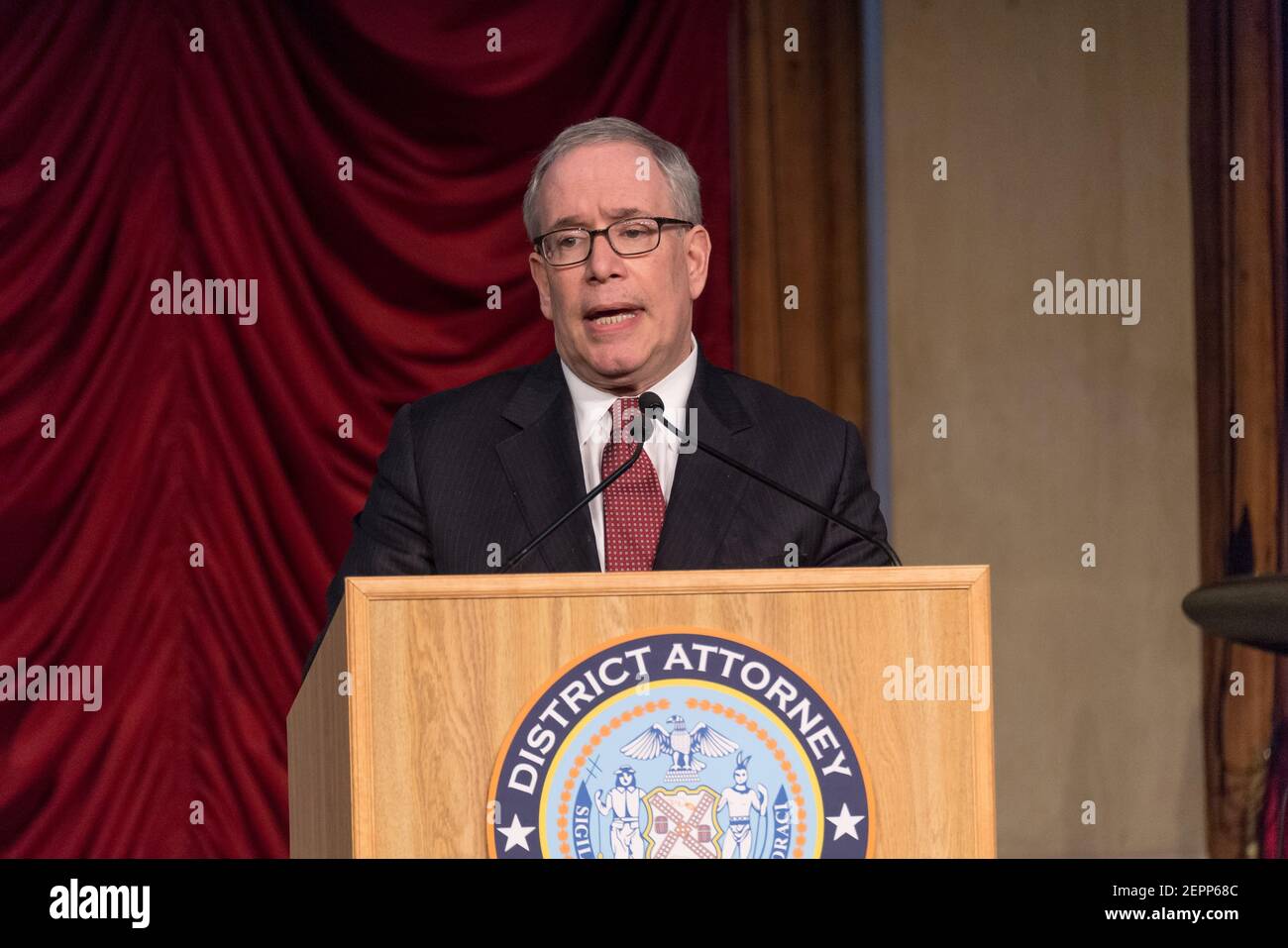 NYC Comptroller Scott Stringer wird bei der Eröffnung von Brooklyn ...