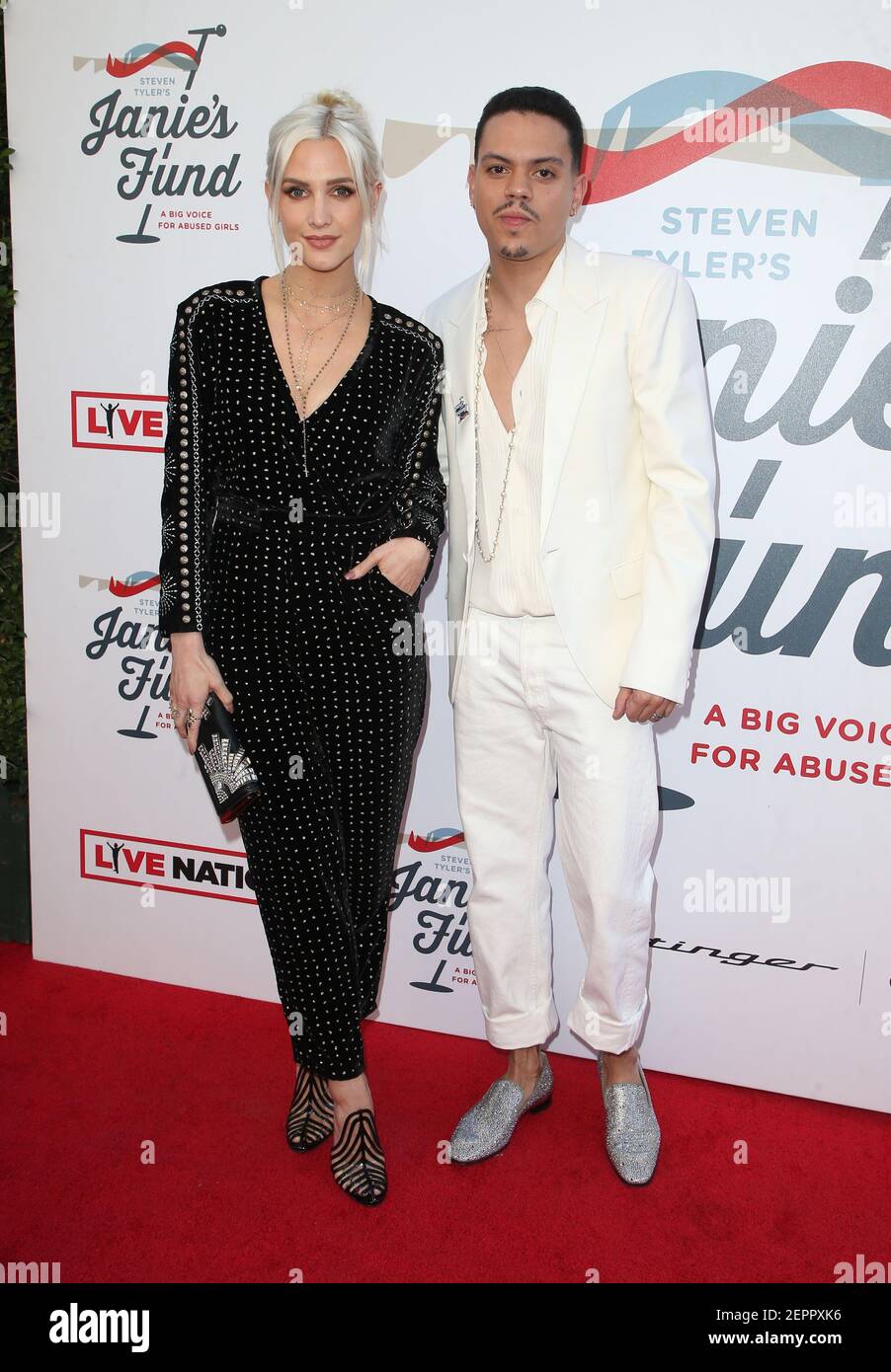 LOS ANGELES, Ca - 28. Januar: Ashlee Simpson, Evan Ross, Steven Tyler ...