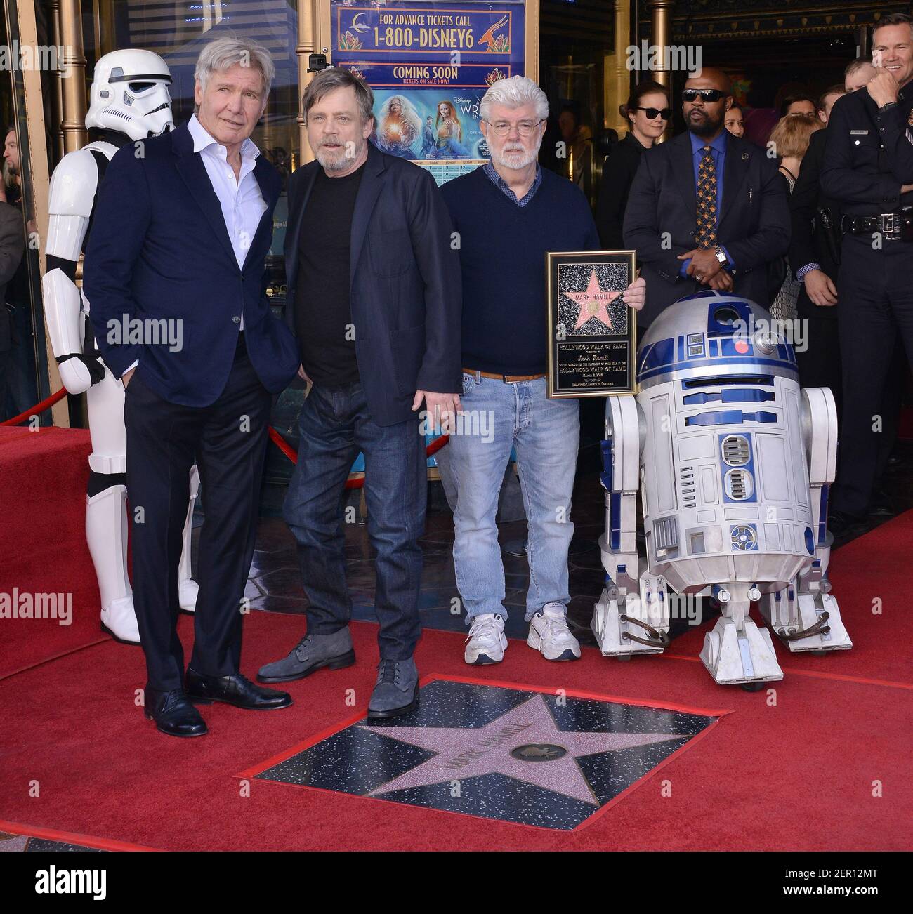 (L-R) Harrison Ford, Mark Hamill, George Lucas und R2D2 bei der Mark ...