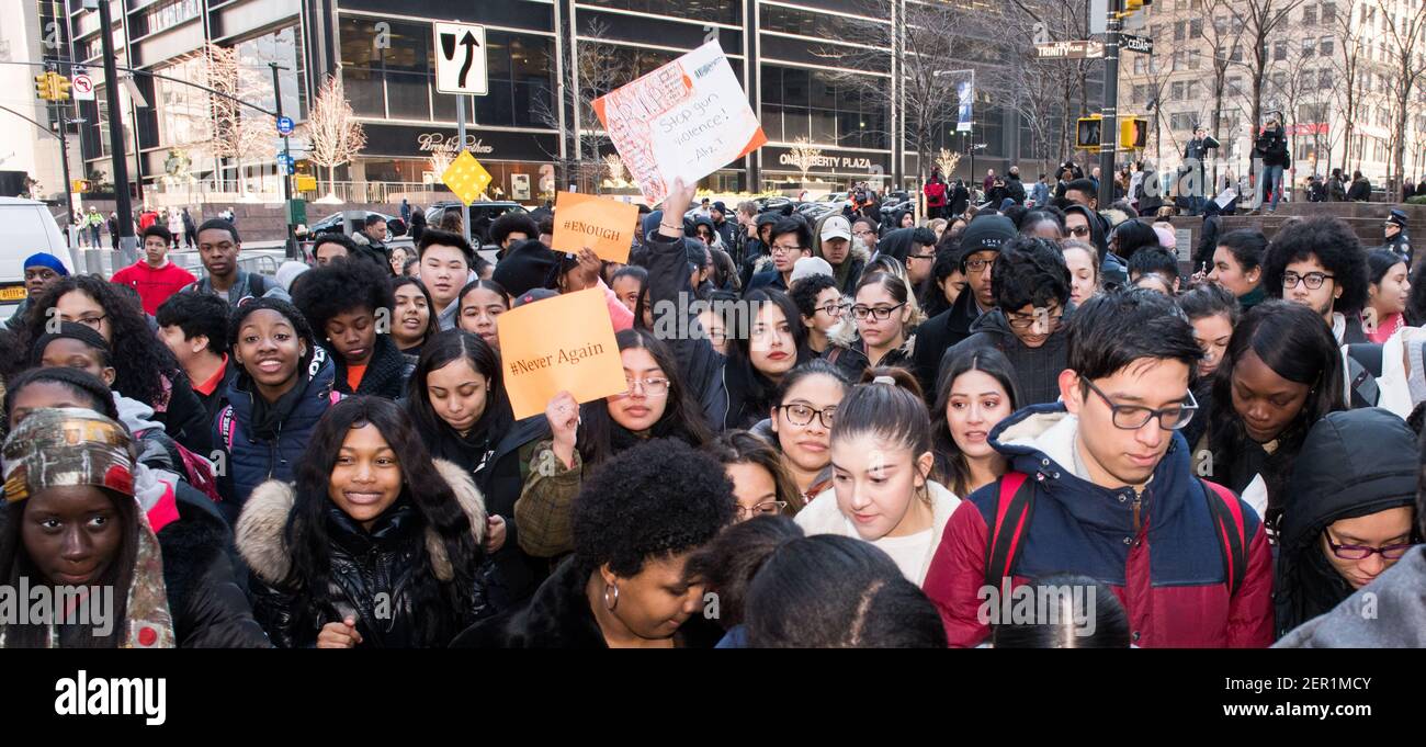 Die National School Walkout, ein 17-minütiger Walkout von Studenten zu ...